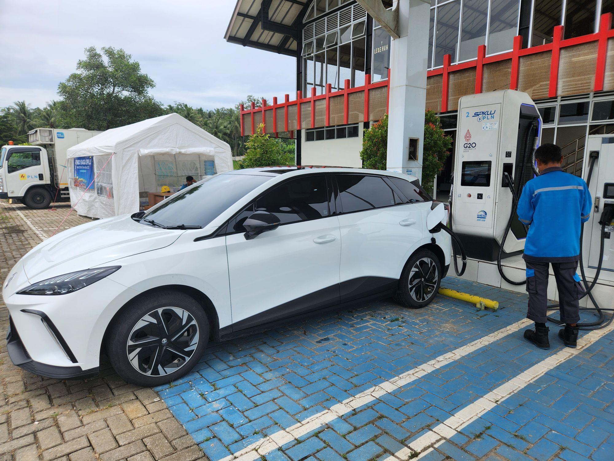 SPKLU PLN Rest Area 49A Trans Sumatera (Arah Terbanggi) | FGMC+35C, Jl ...