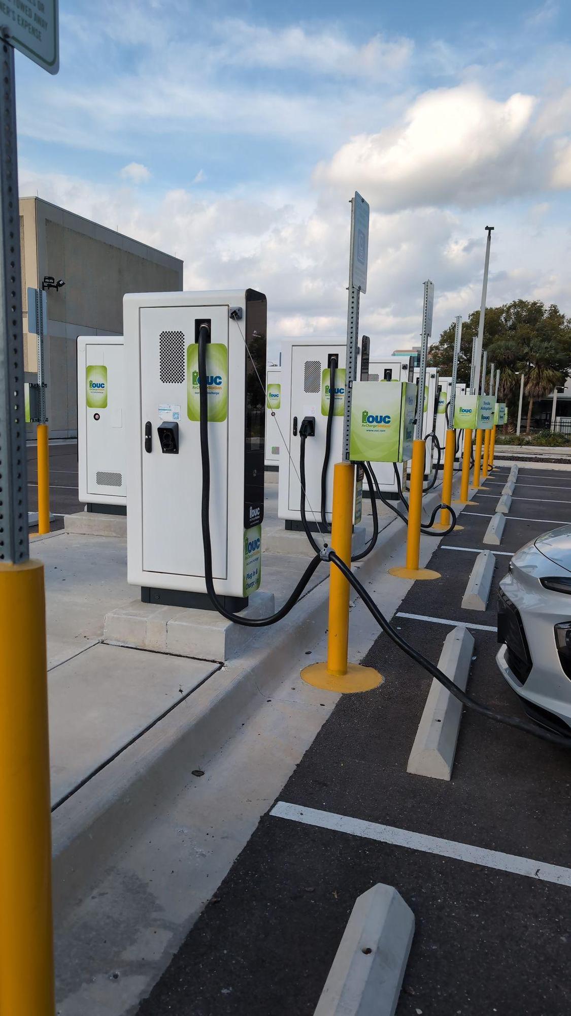 OUC Robinson ReCharge EV Hub | Orlando, FL | EV Station