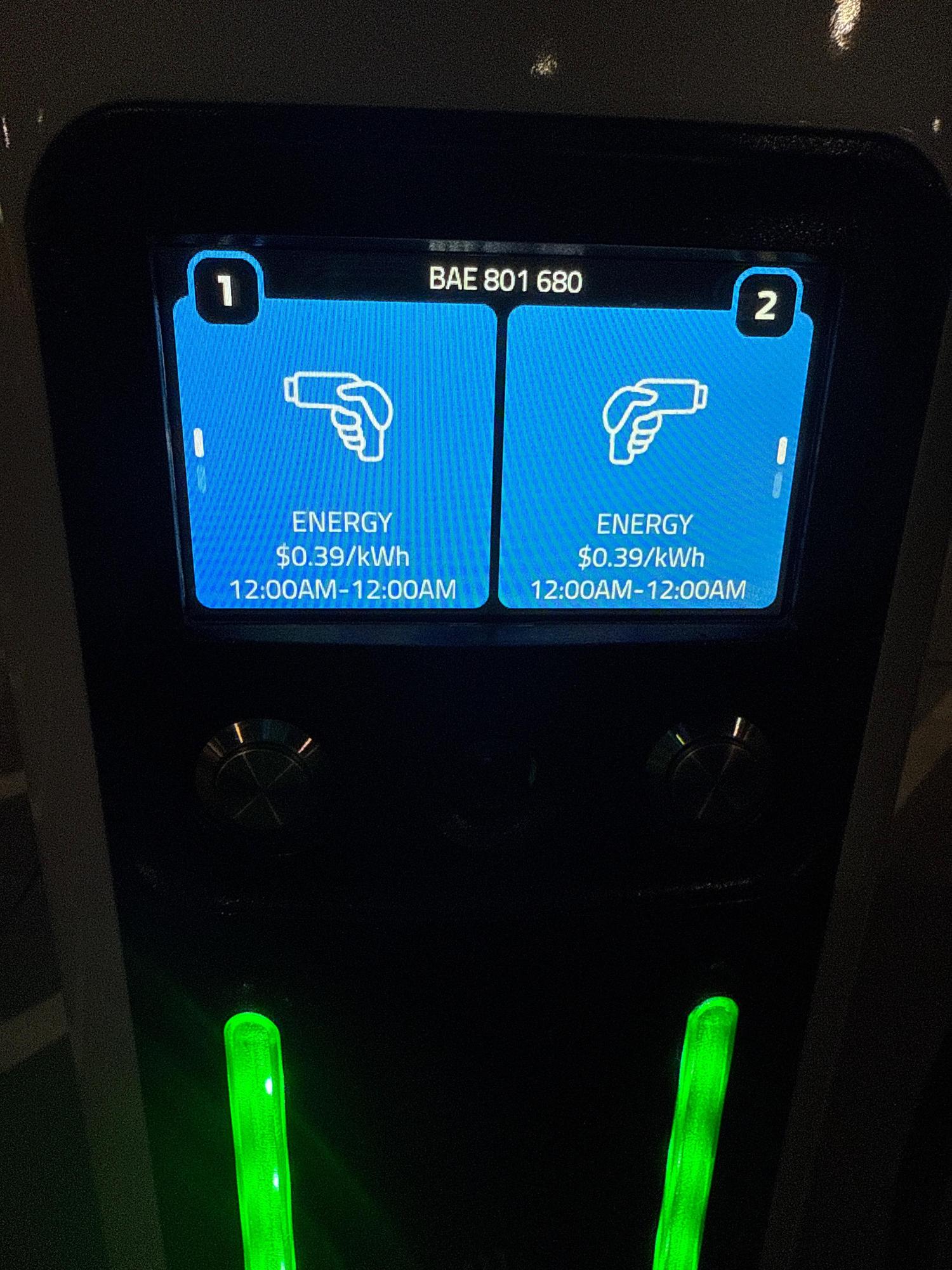 Gateway Towne Center - Raising Canes | Compton, CA | EV Station