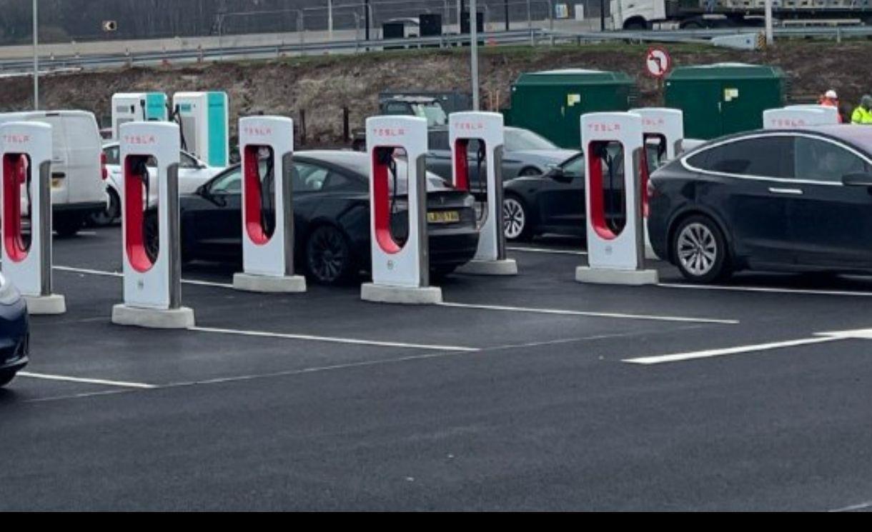 Welcome Break Rotherham Services M1 (1) | Brinsworth, England | EV Station