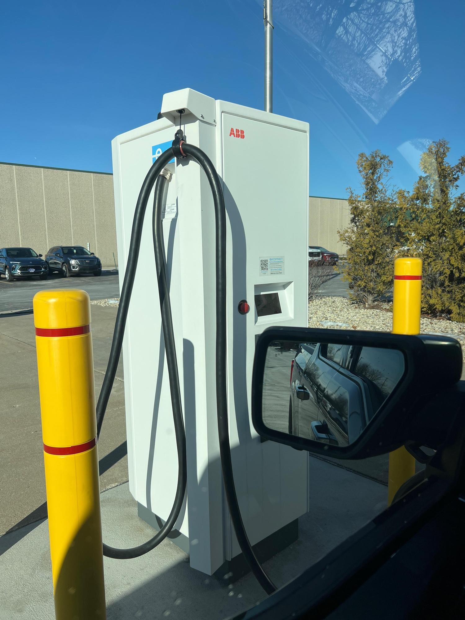 Palmen Buick GMC | Kenosha, WI | EV Station