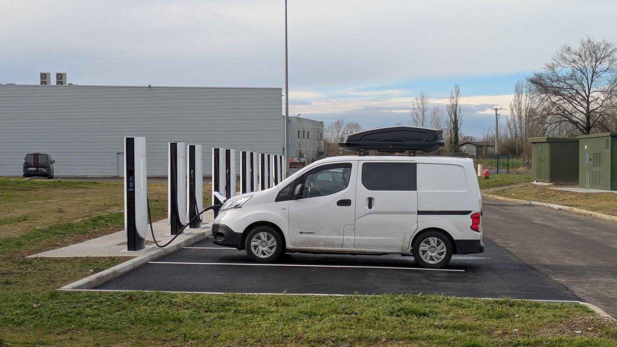 Station Service E Leclerc | Aire-sur-l'Adour, Nouvelle-Aquitaine | EV ...