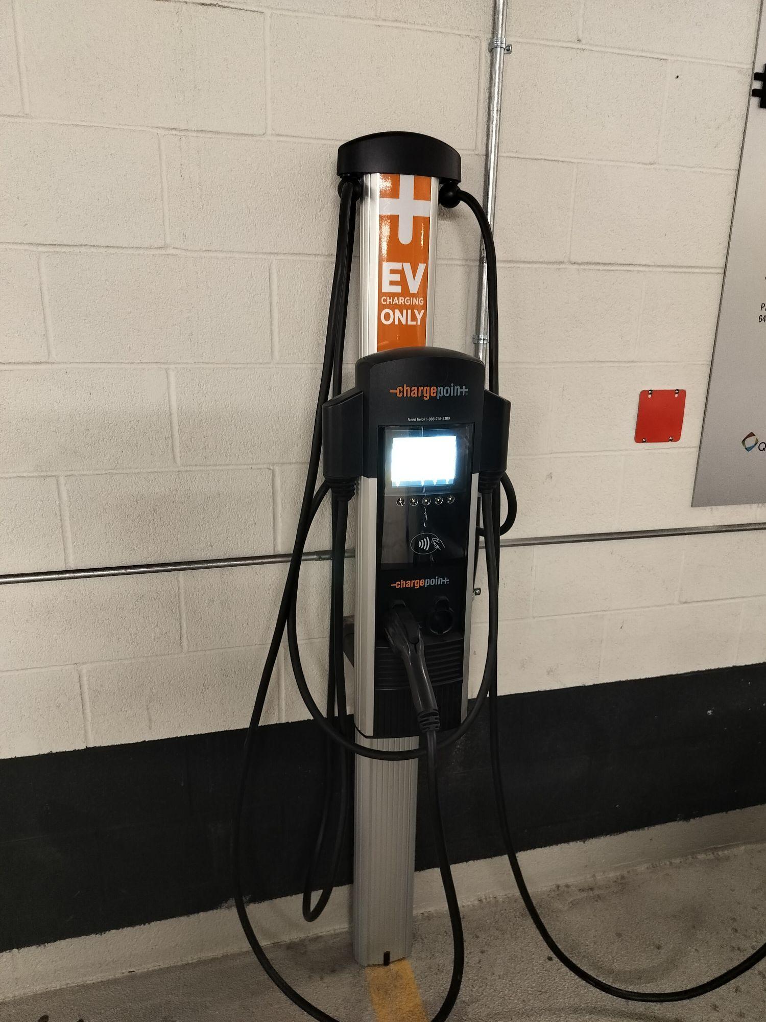 Bremner Tower 120 | Toronto, ON | EV Station