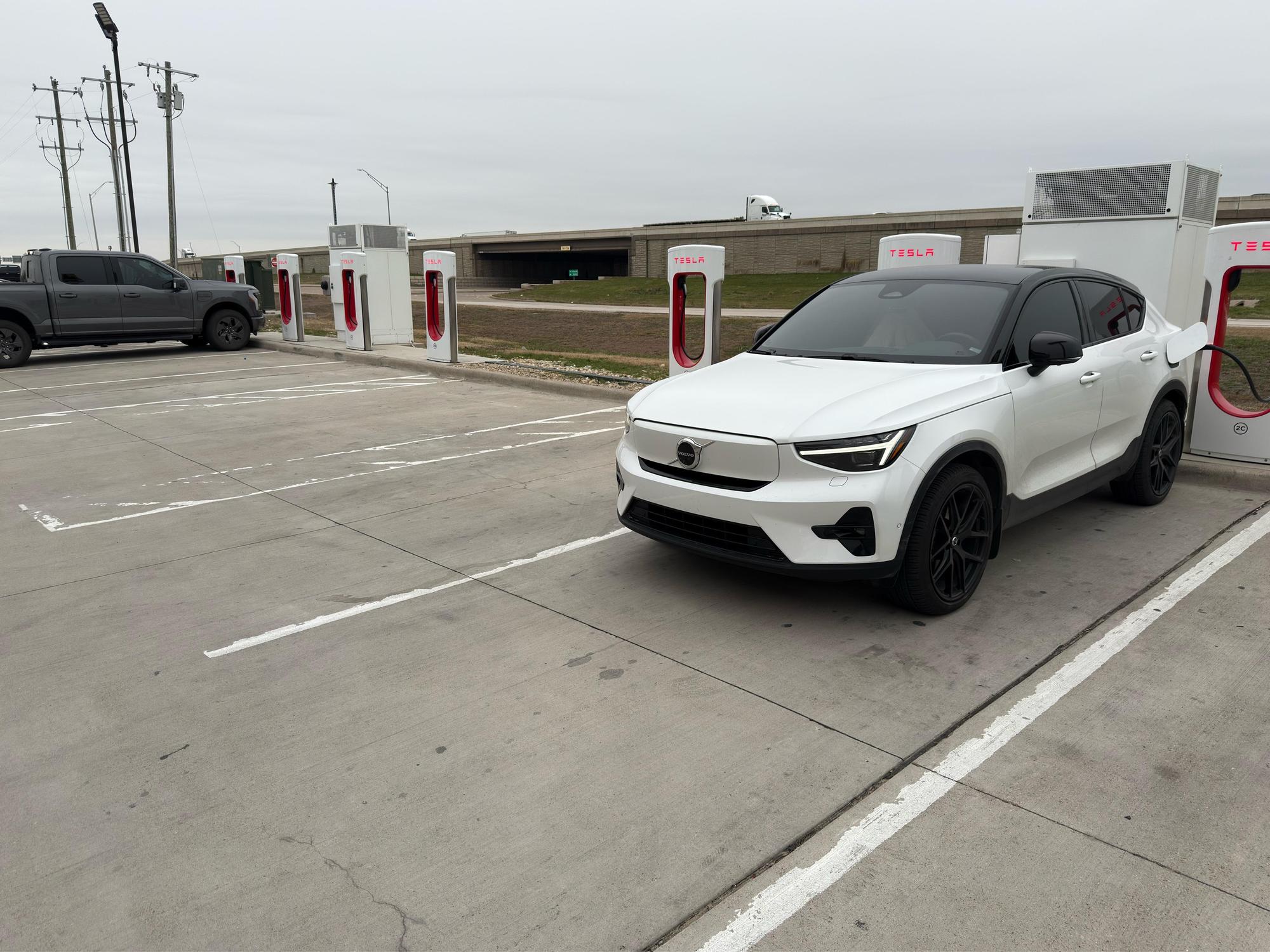 Abbott's Travel Center | Abbott, TX | EV Station