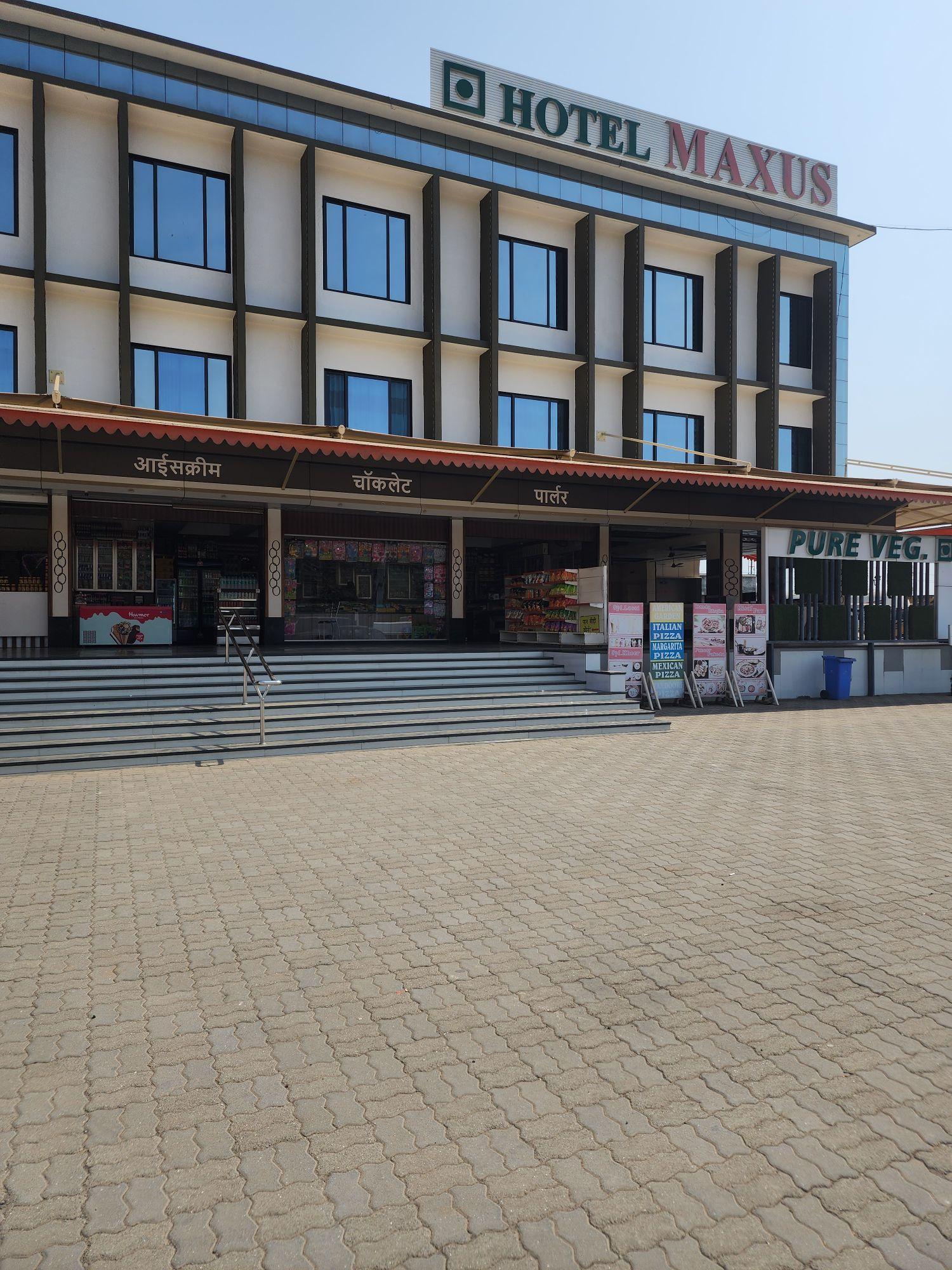 Glida-Hotel Maxus हॉटेल मैक्सस | Sakawar, MH | EV Station