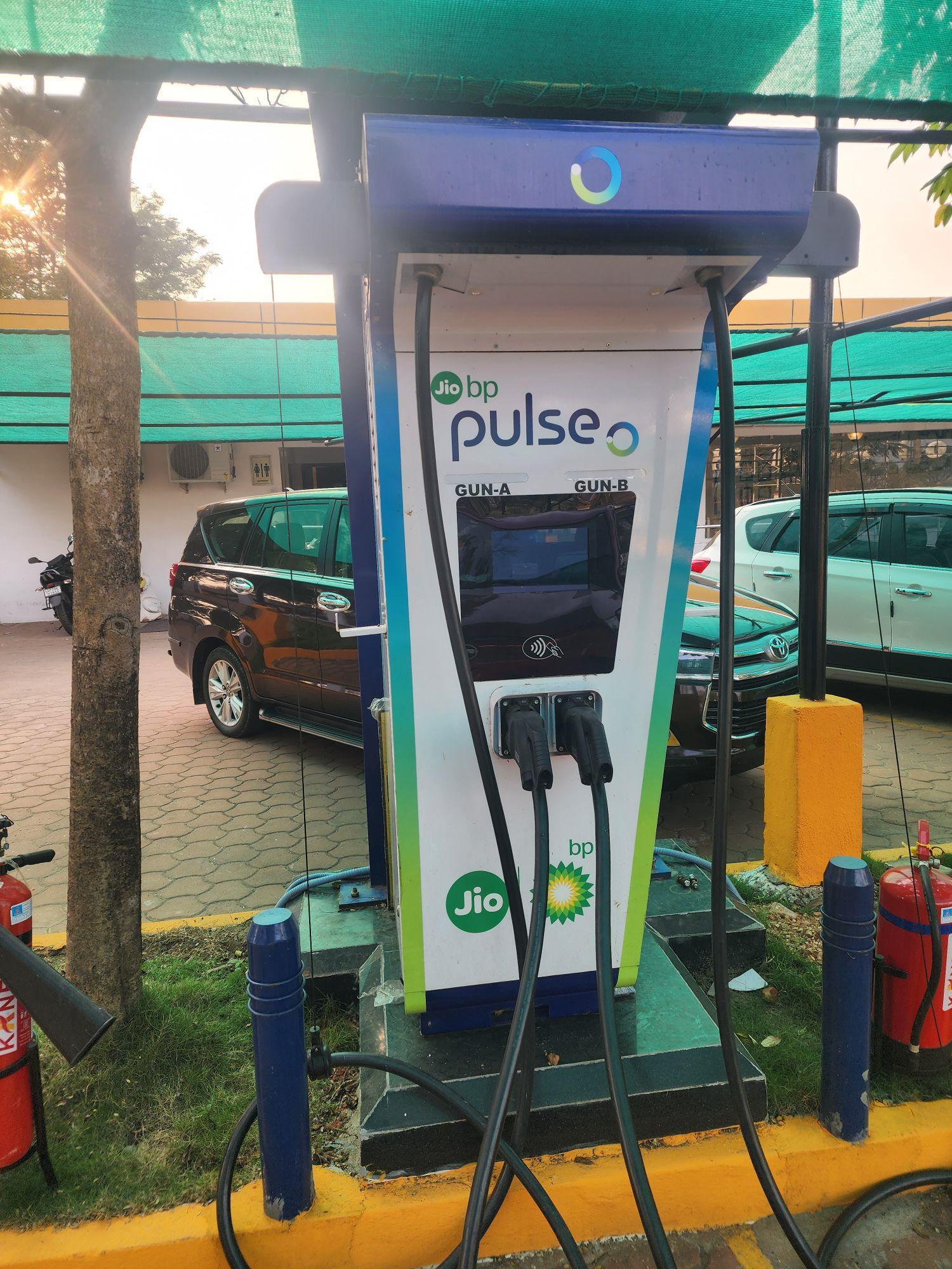 Jio BP - Amaravathi Highway Family Restaurant | Nakkalakalva Khandrika, AP | EV Station