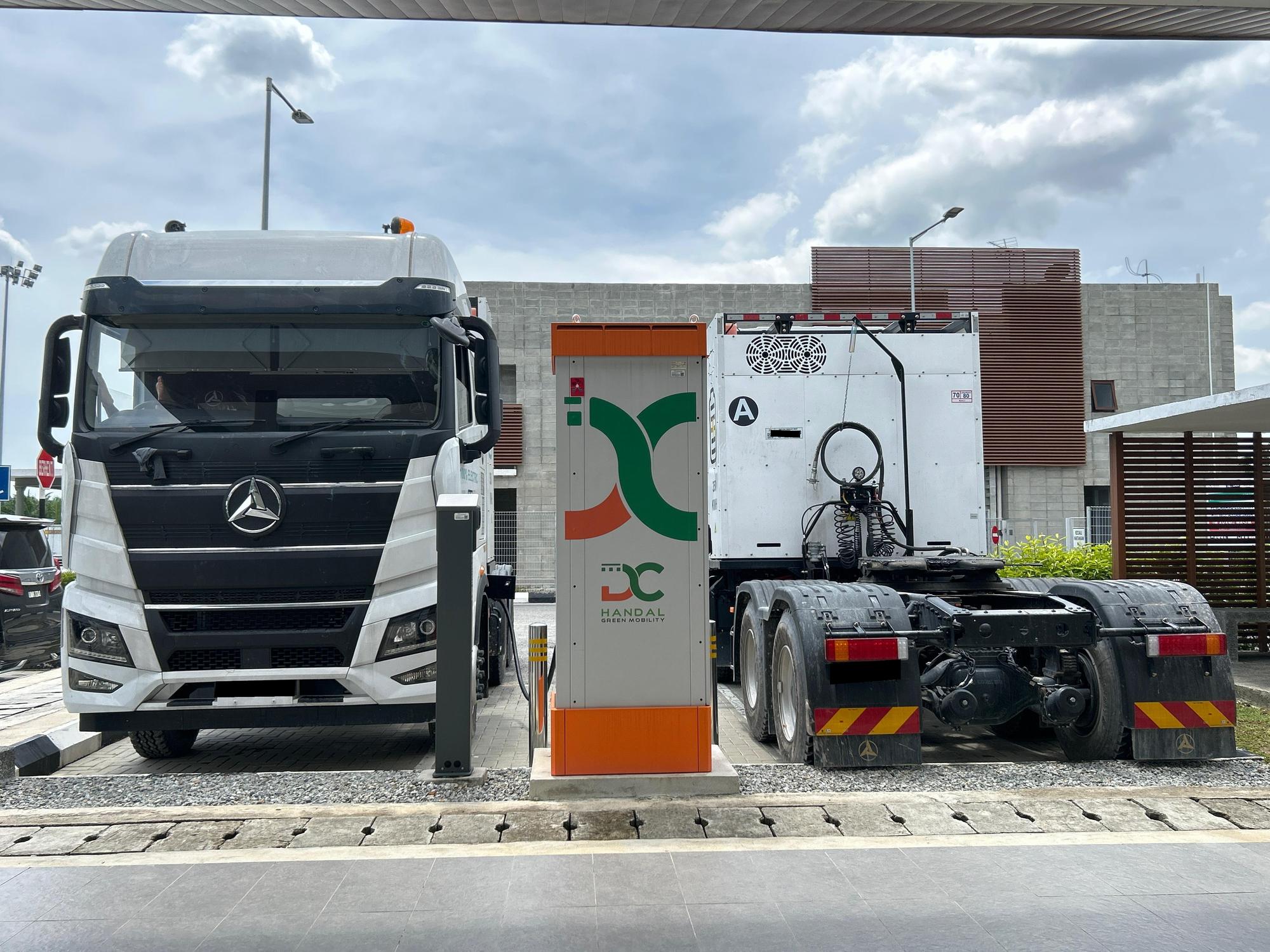 WCE E32 Assam Jawa Toll Plaza by DC Handal [200 kW | 2 DCs | RM1.30/kWh ...