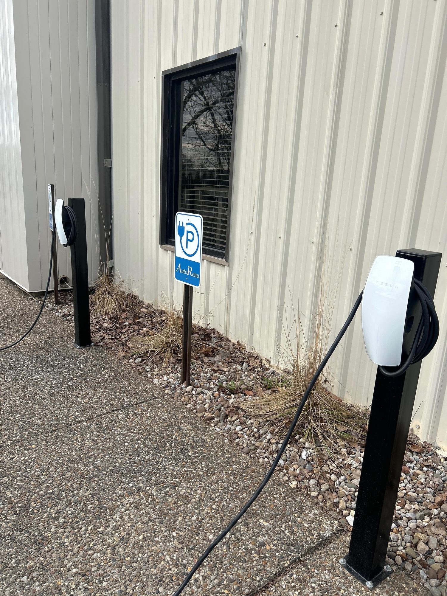 AutoRenu | New Albany, IN | EV Station