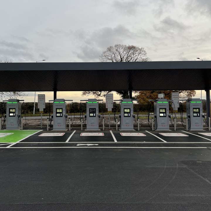 Starbucks Clatterbridge | Bebington, England | EV Station