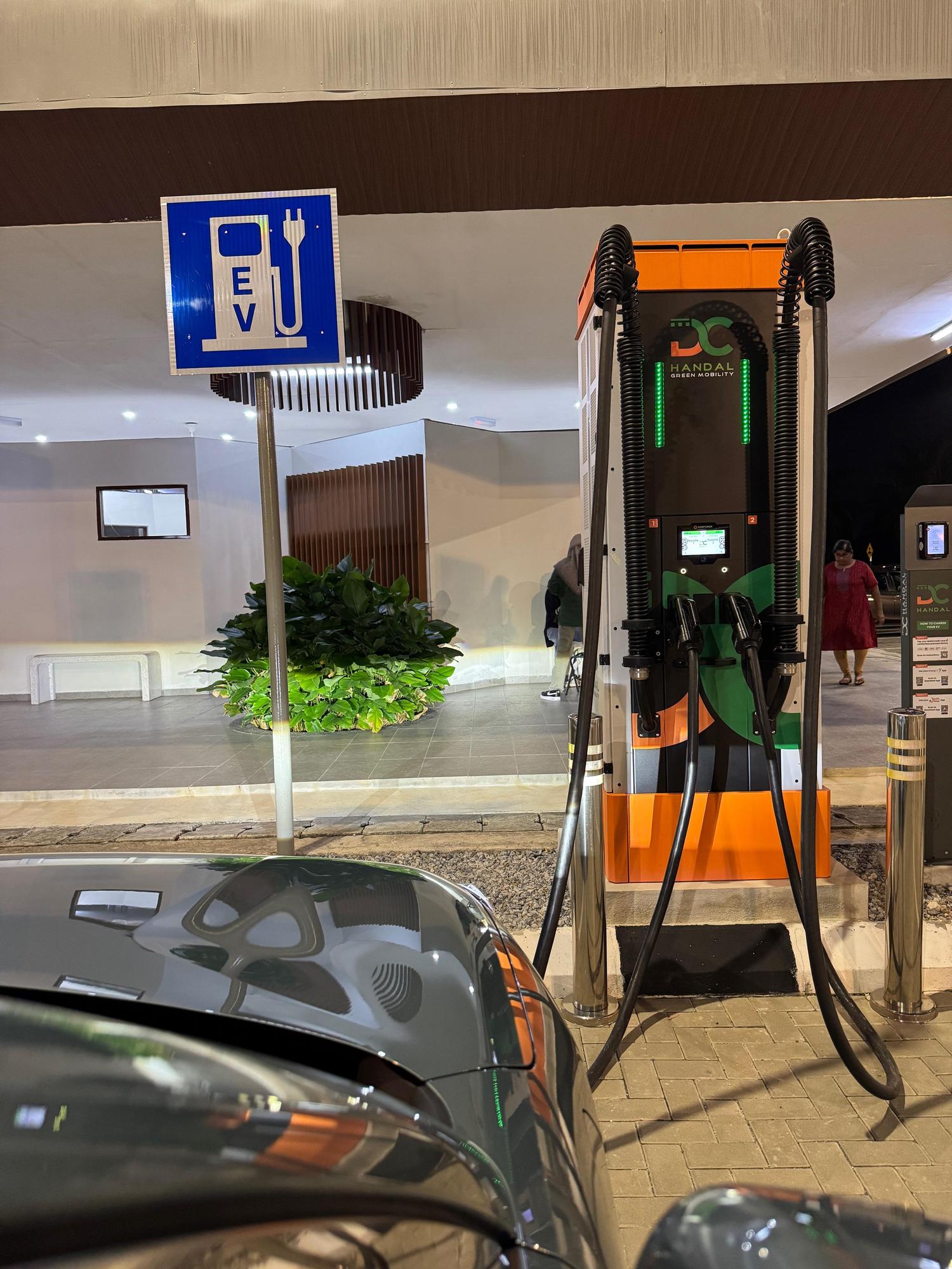 WCE E32 Assam Jawa Toll Plaza by DC Handal [200 kW | 2 DCs | RM1.30/kWh ...