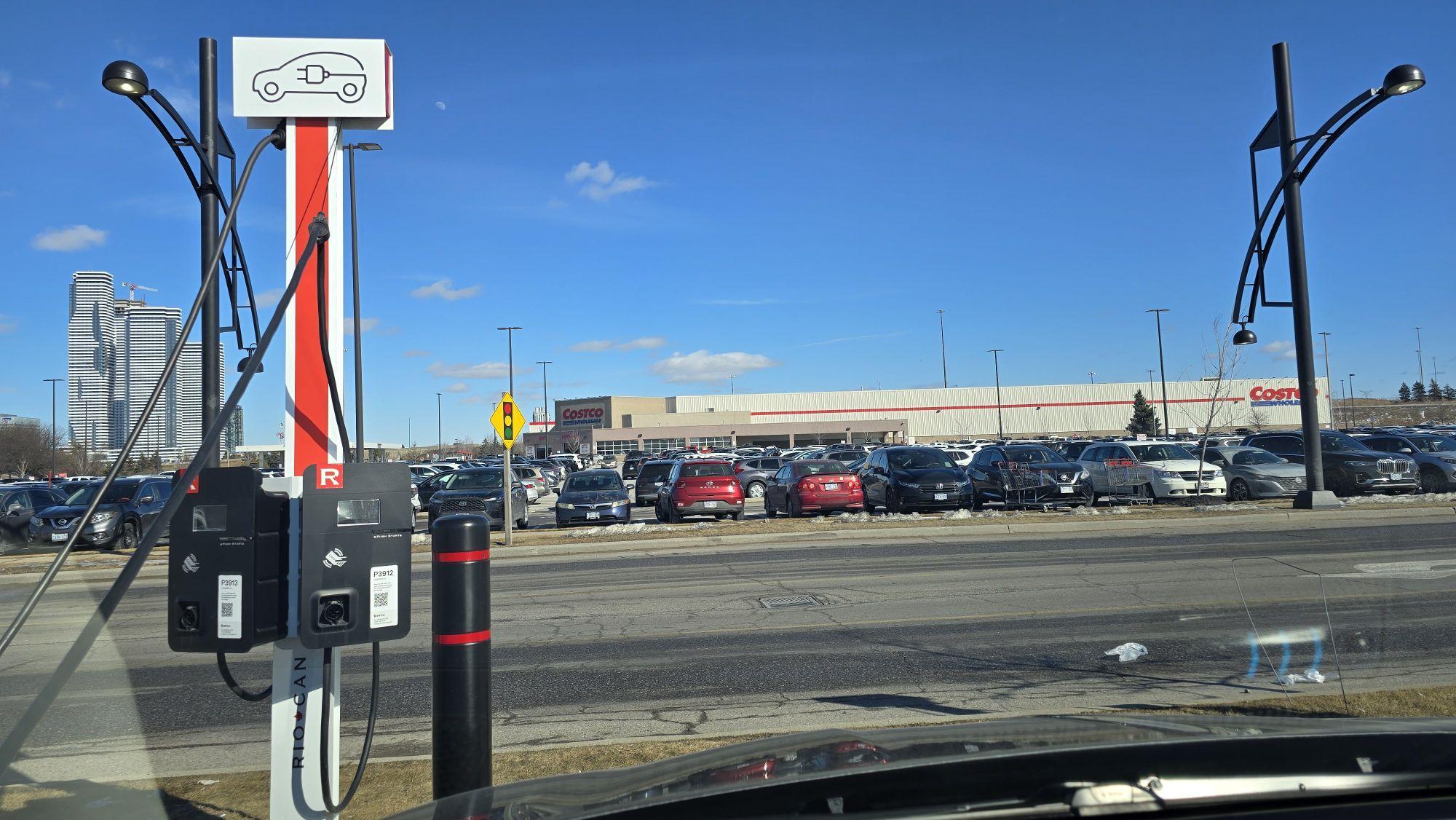 RioCan Colossus Centre of Woodbridge | Vaughan, ON | EV Station