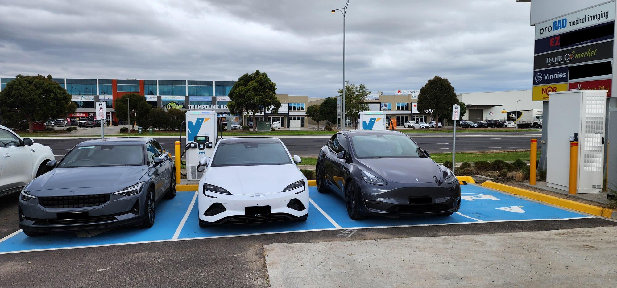 Derrimut Village Shopping Centre | Derrimut, VIC | EV Station