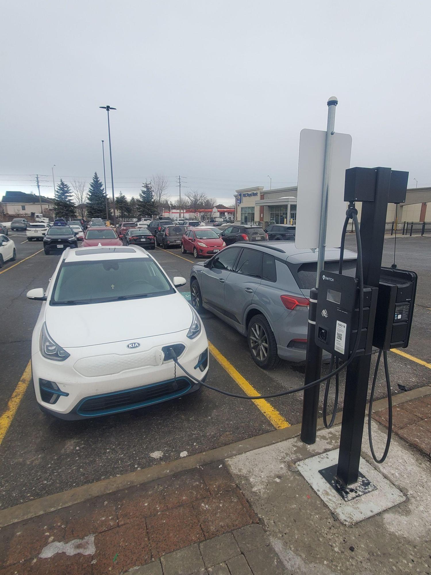 Strandherd Crossing - RBC Royal Bank | Ottawa, ON | EV Station