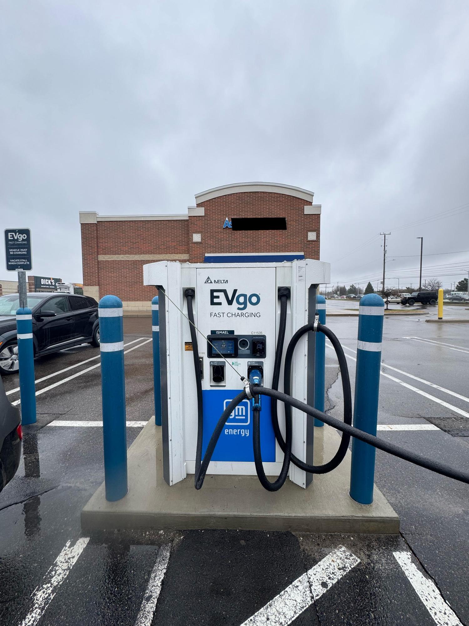 Livonia Commons Shopping Center | Livonia, MI | EV Station
