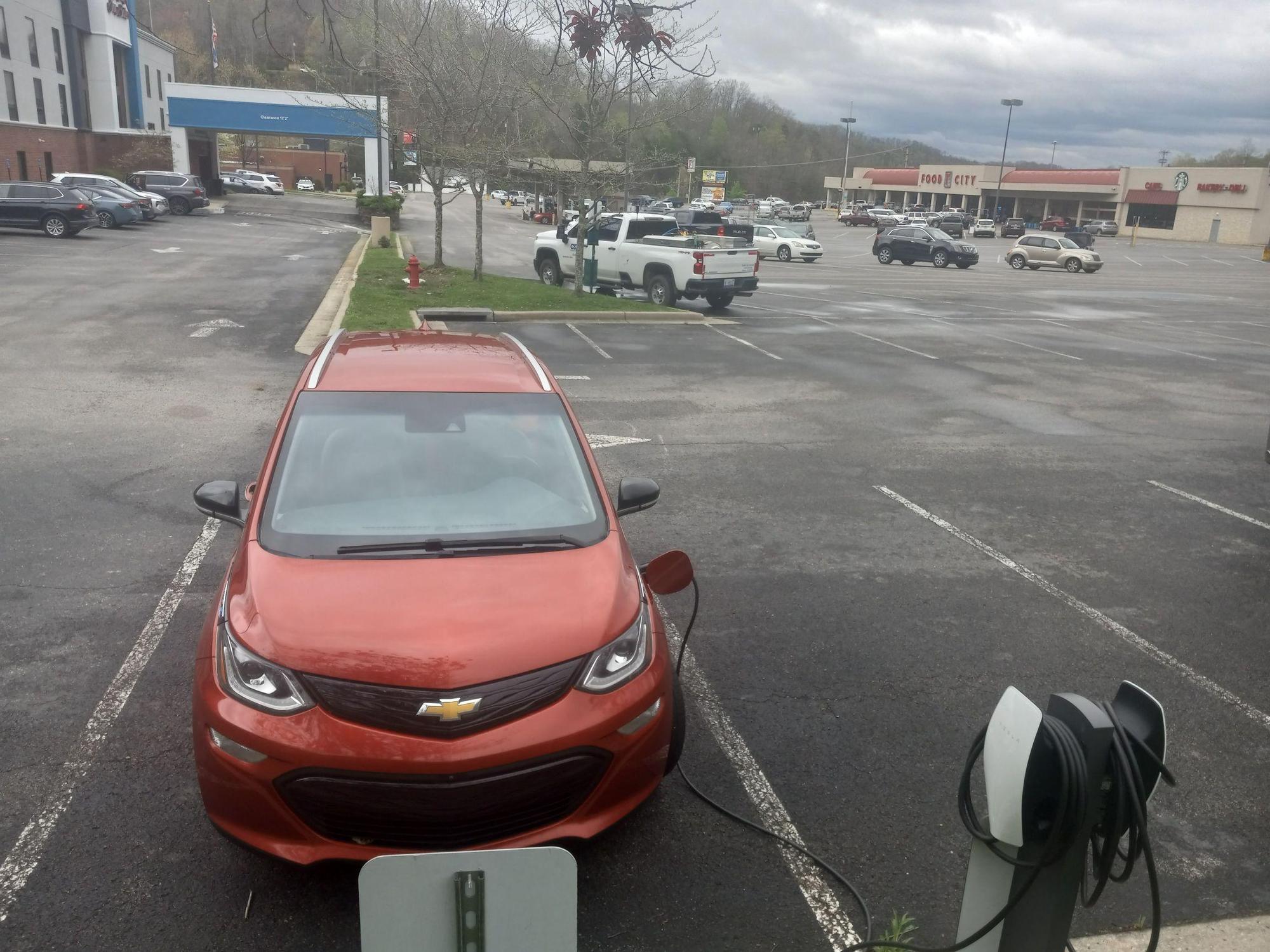 Hampton Inn and Suites Hazard | Hazard, KY | EV Station