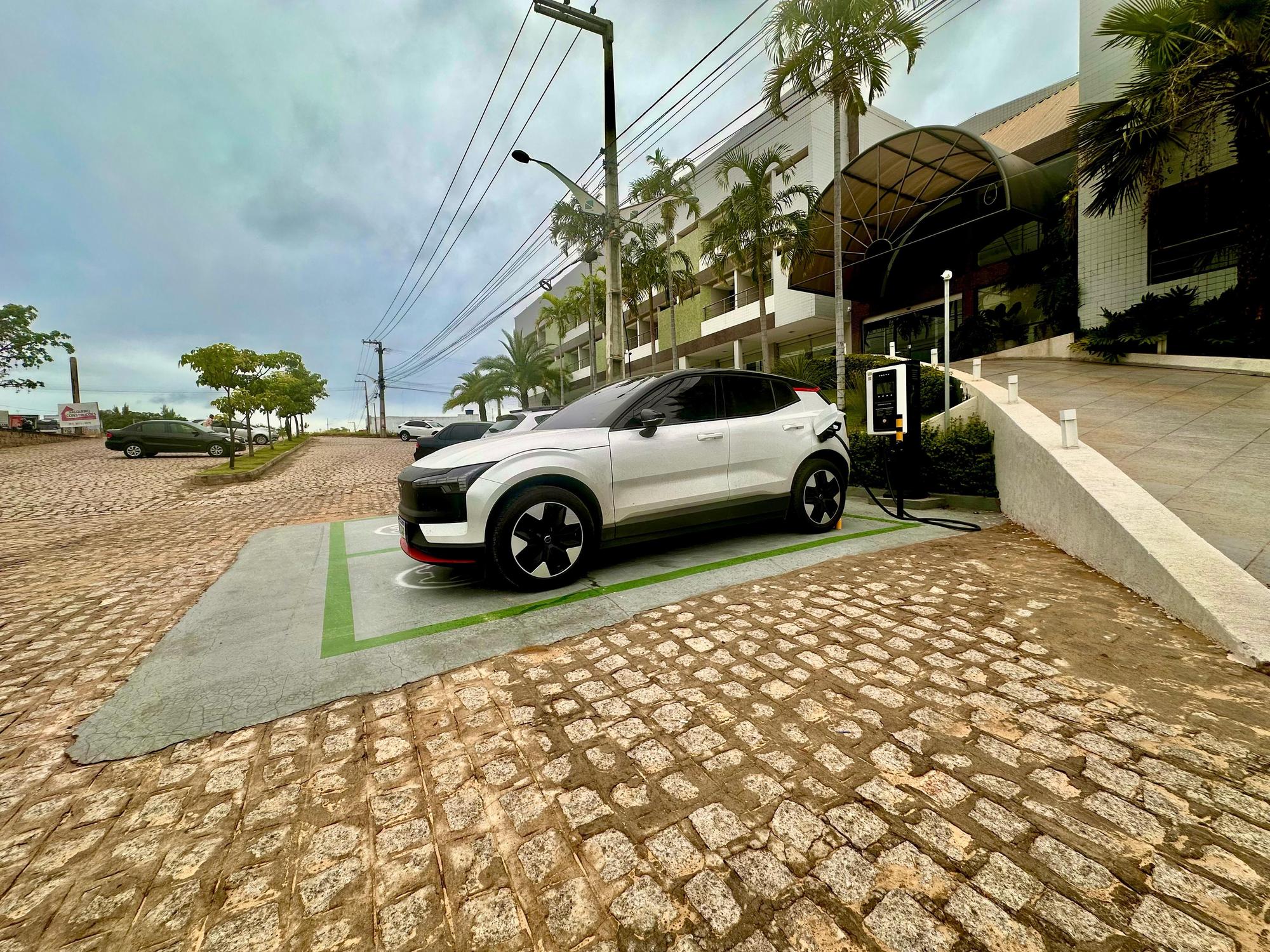 Volvo Salgueiro Plaza Hotel | Av. Cel. Veremundo Soares, 551 | EV Station