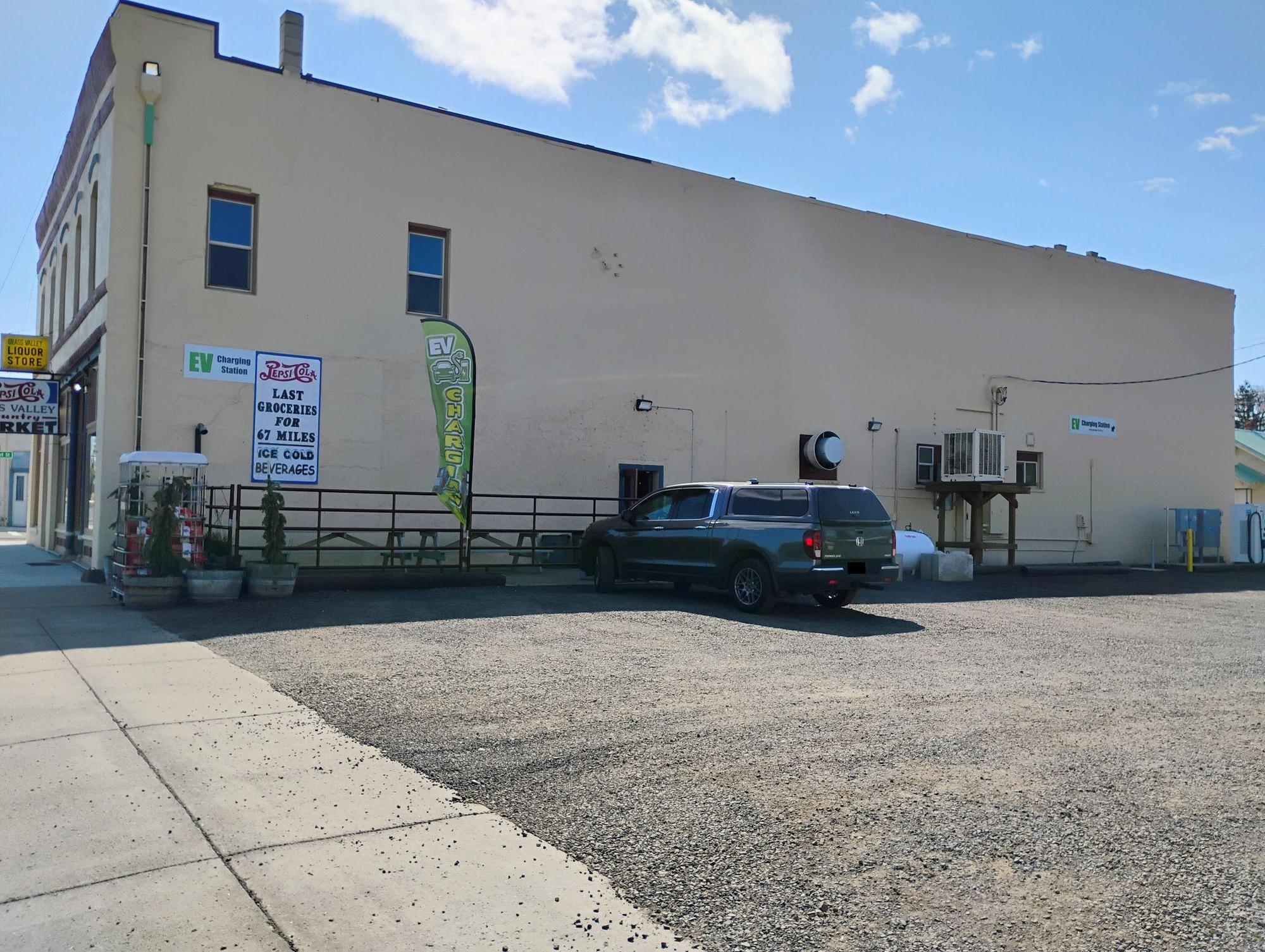 Grass Valley Country Market | Grass Valley, OR | EV Station