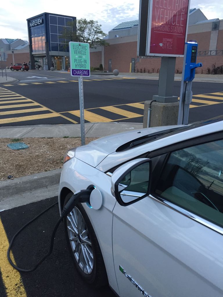 Mapleview Shopping Centre - Laura | Burlington, ON | EV Station