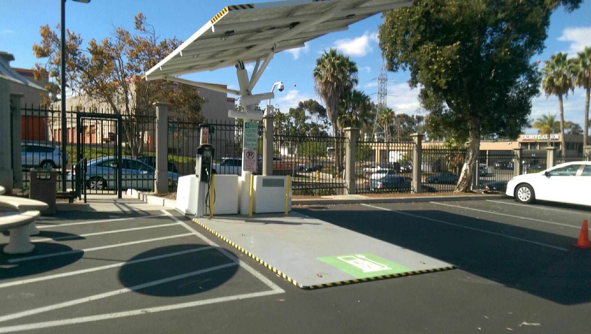 CHP & CalTrans Traffic Management Center | San Diego, CA | EV Station