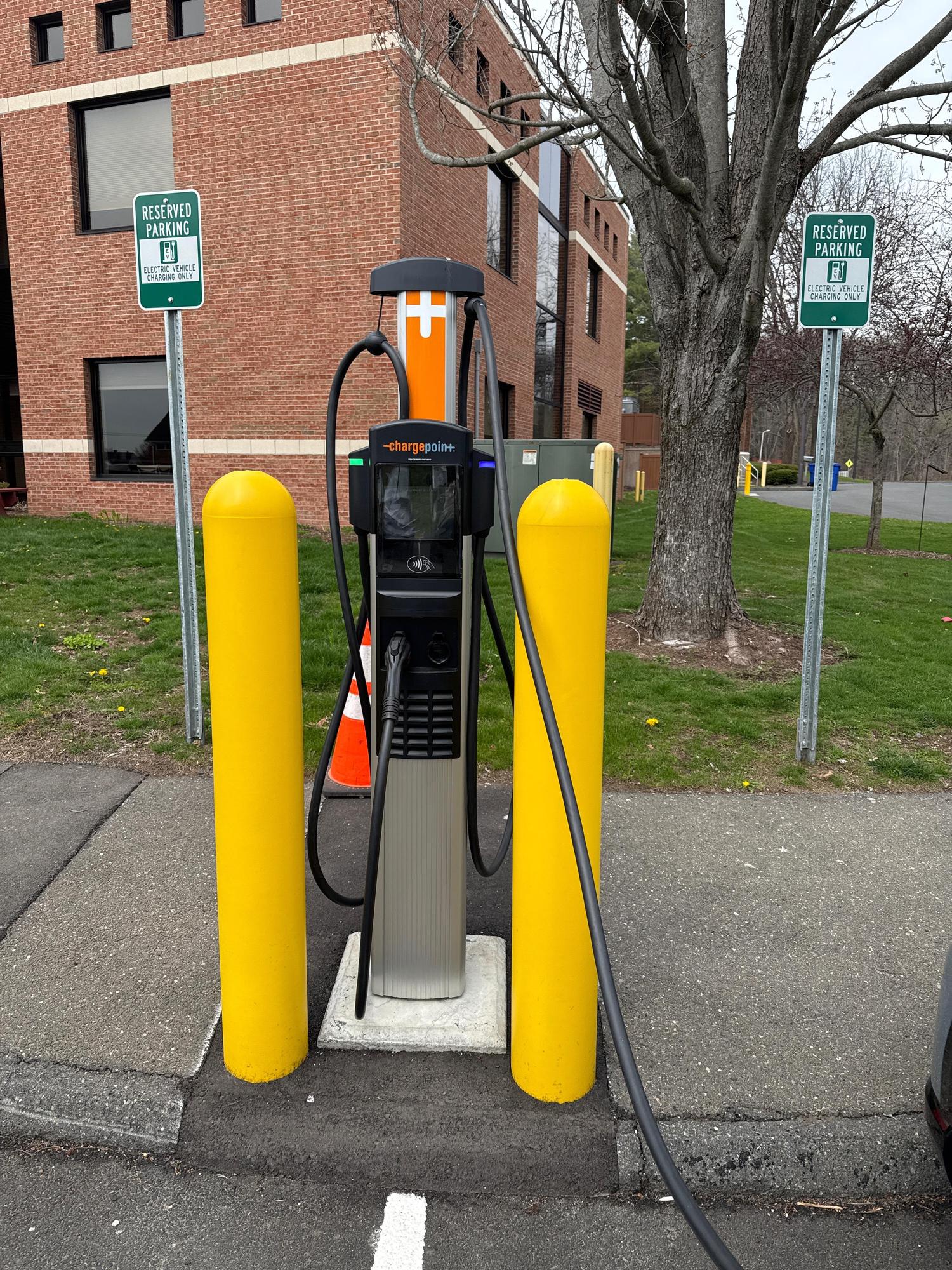 South Windsor Public Library | South Windsor, CT | EV Station