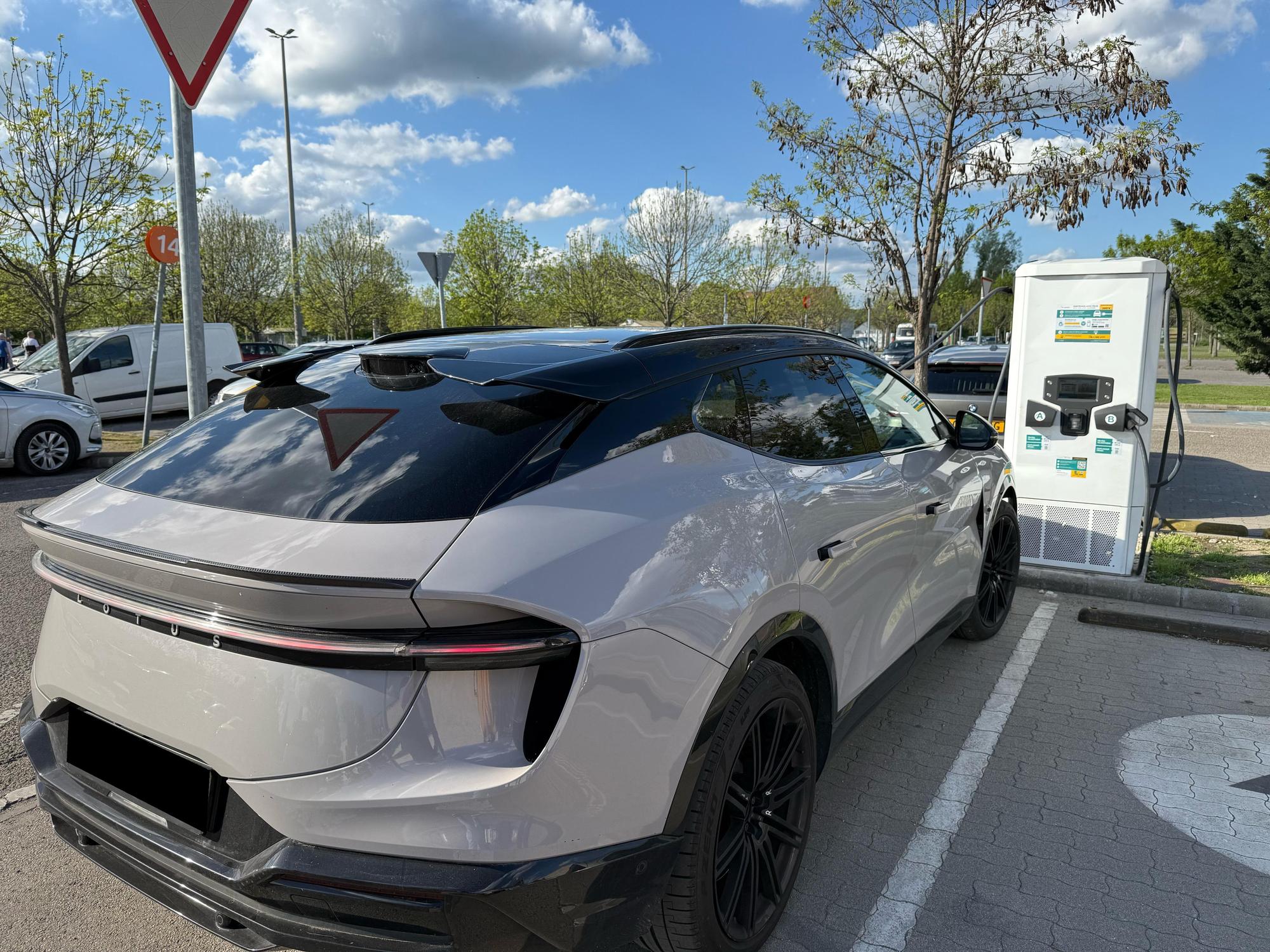 MVM Mobiliti - Óbuda Auchan | Budapest, Budapest, 1031, Szentendrei út ...