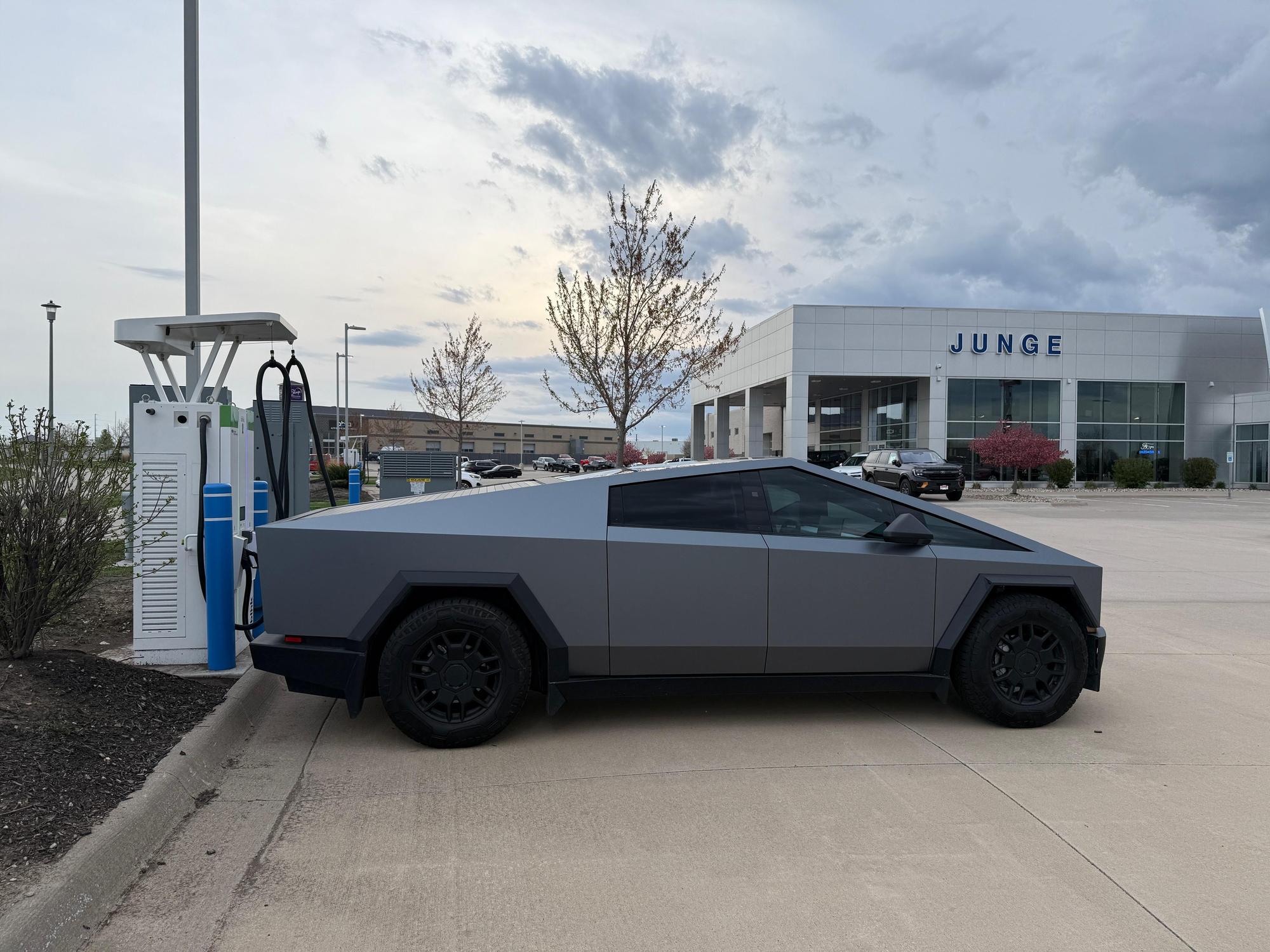 Junge Ford North Liberty | North Liberty, IA | EV Station