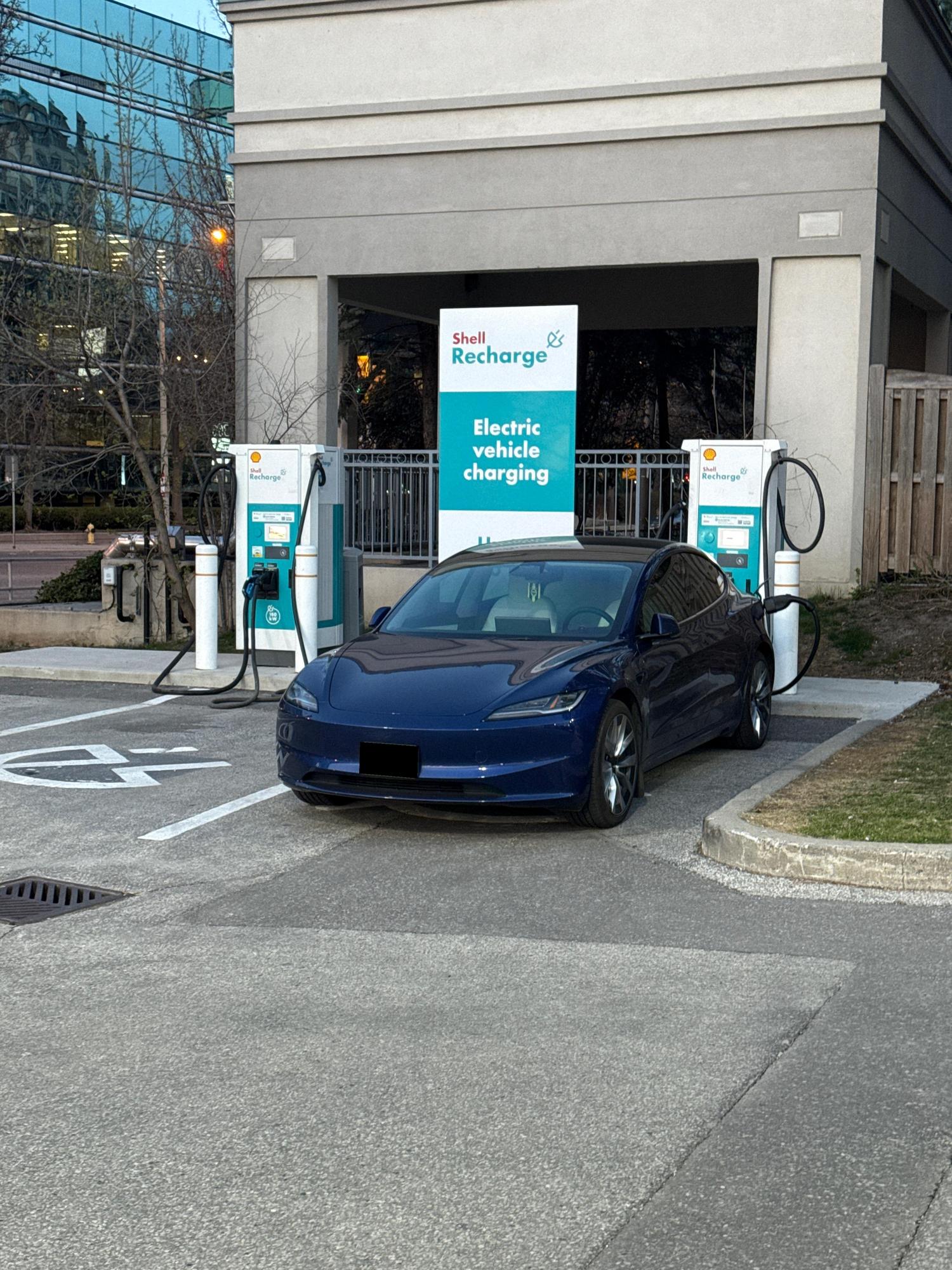 Shell 4021 Yonge St | Toronto, ON | EV Station