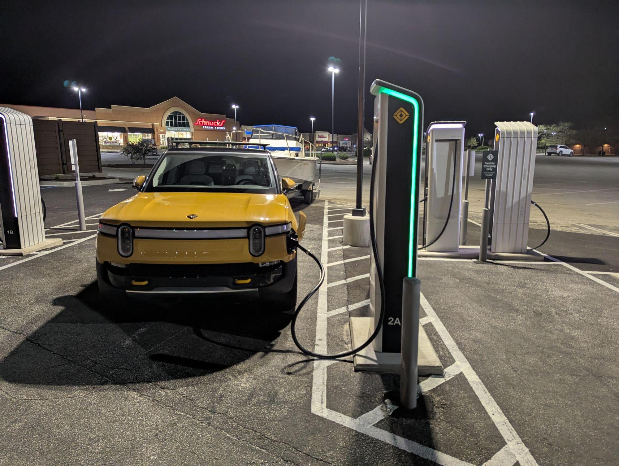 Schnucks (Rivian) | Normal, IL | EV Station