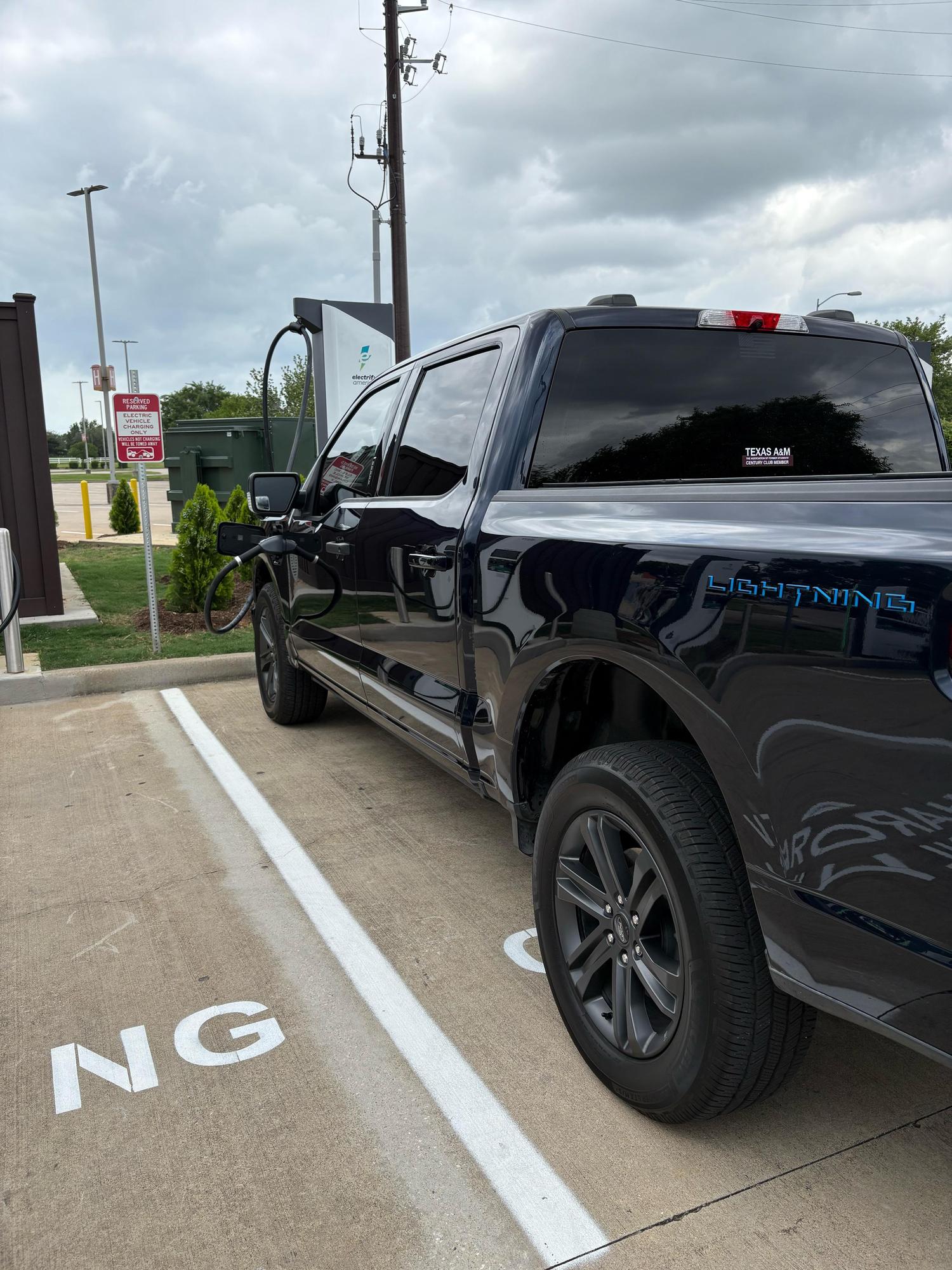 Houston Premium Outlets | Houston, TX | EV Station