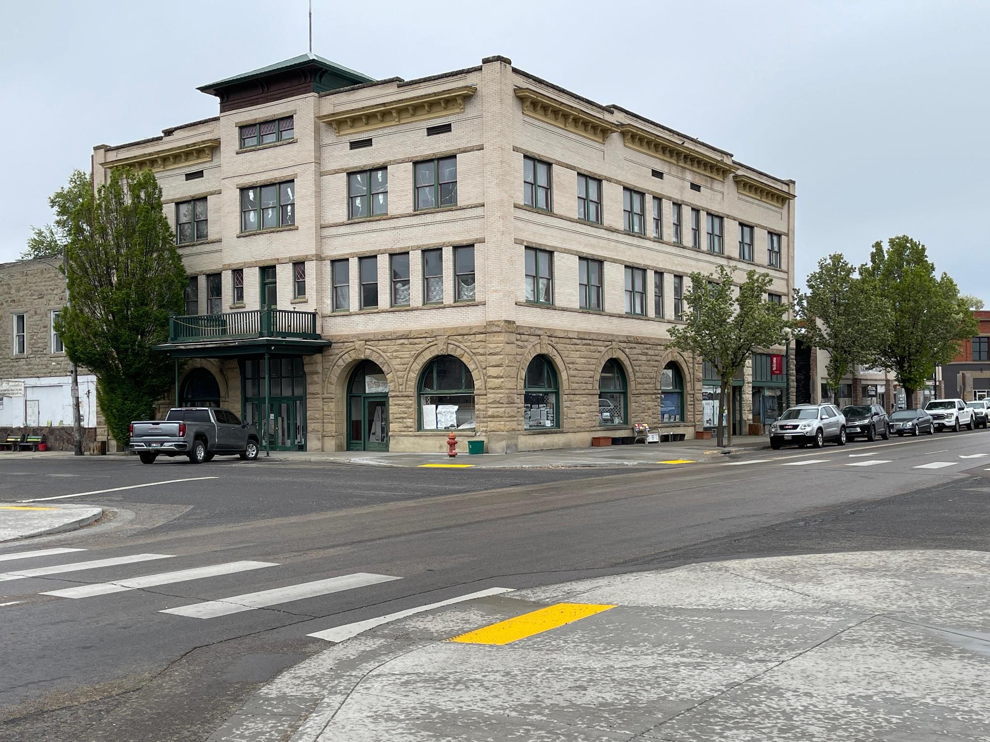 Grand Opera House | Vale, OR | EV Station
