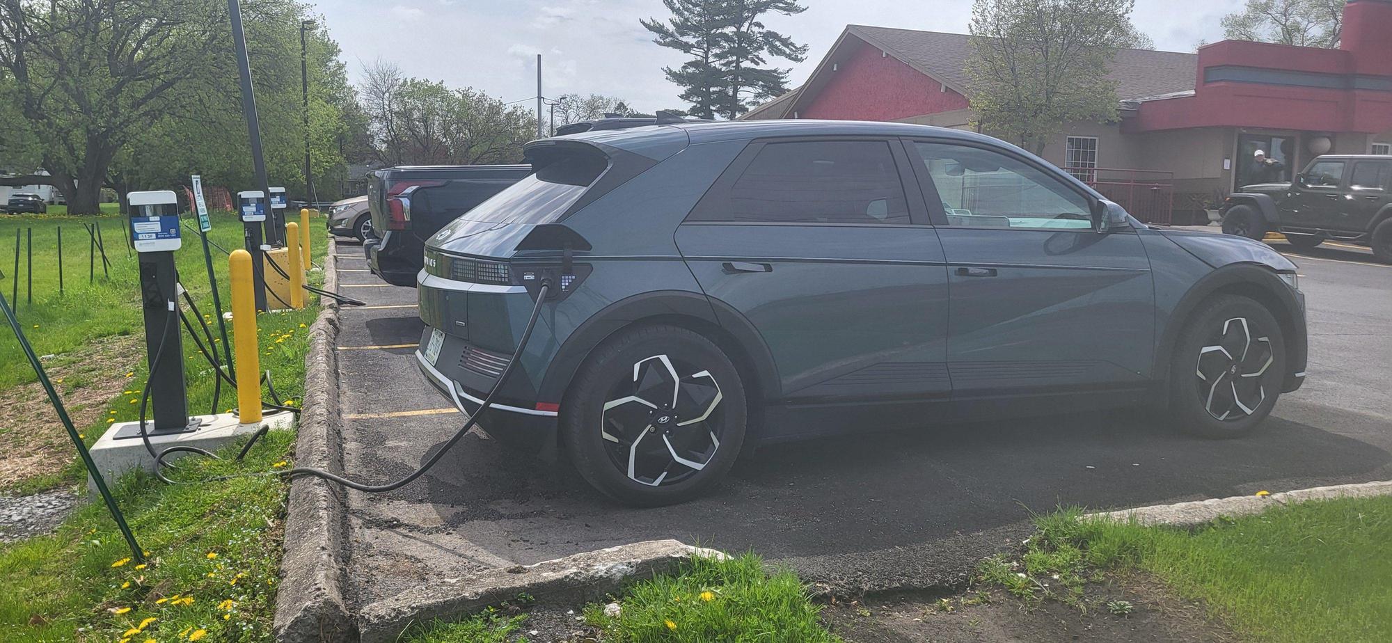 Tully's Good Times Liverpool | Liverpool, NY | EV Station