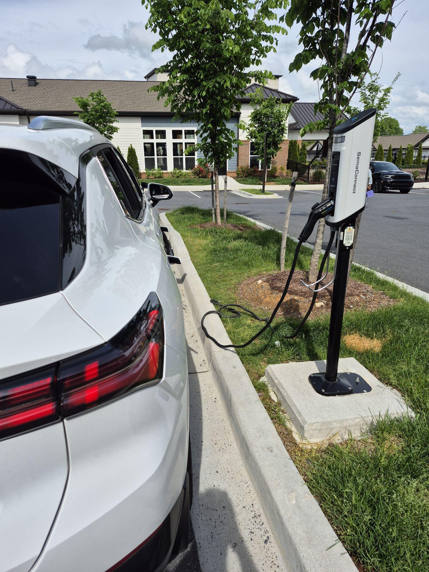 Bainbridge Market Commons | Frederick, MD | EV Station