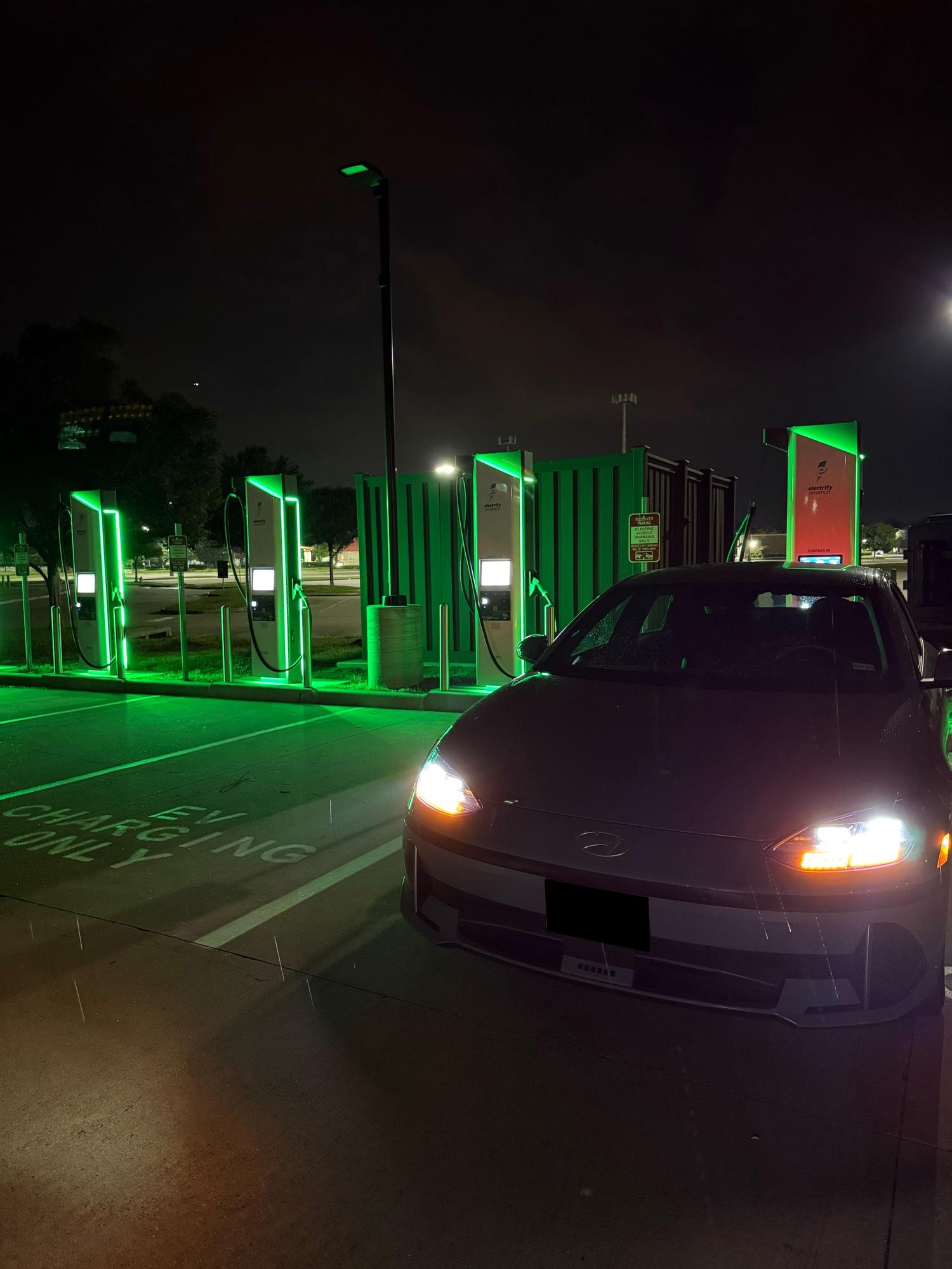 Houston Premium Outlets | Houston, TX | EV Station