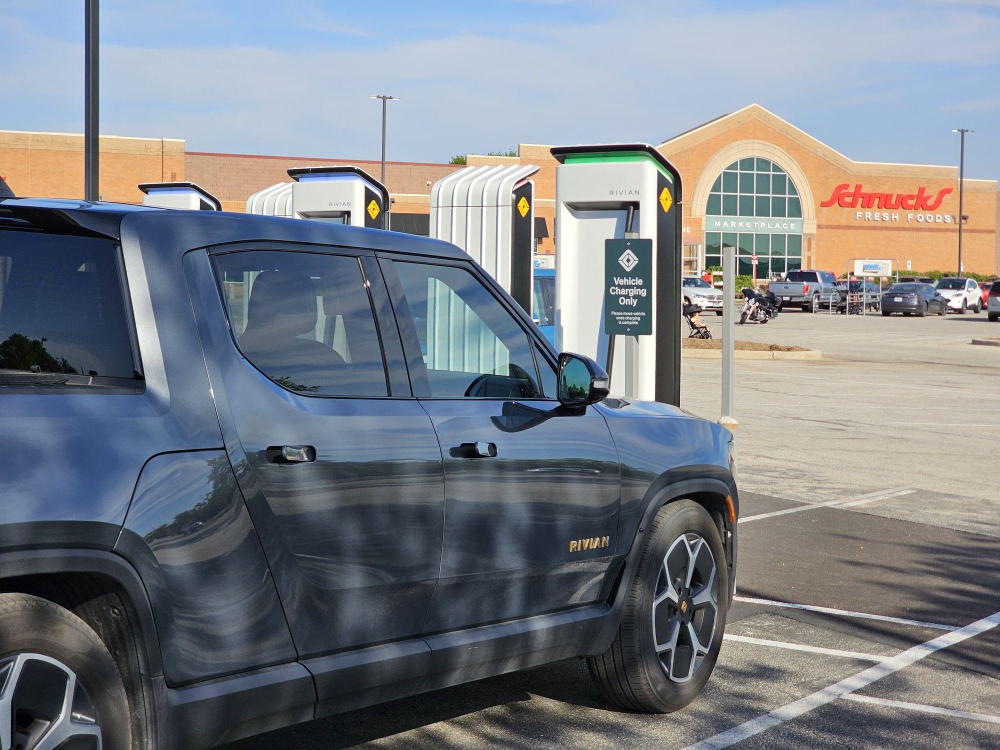 Schnucks (Rivian) | Normal, IL | EV Station