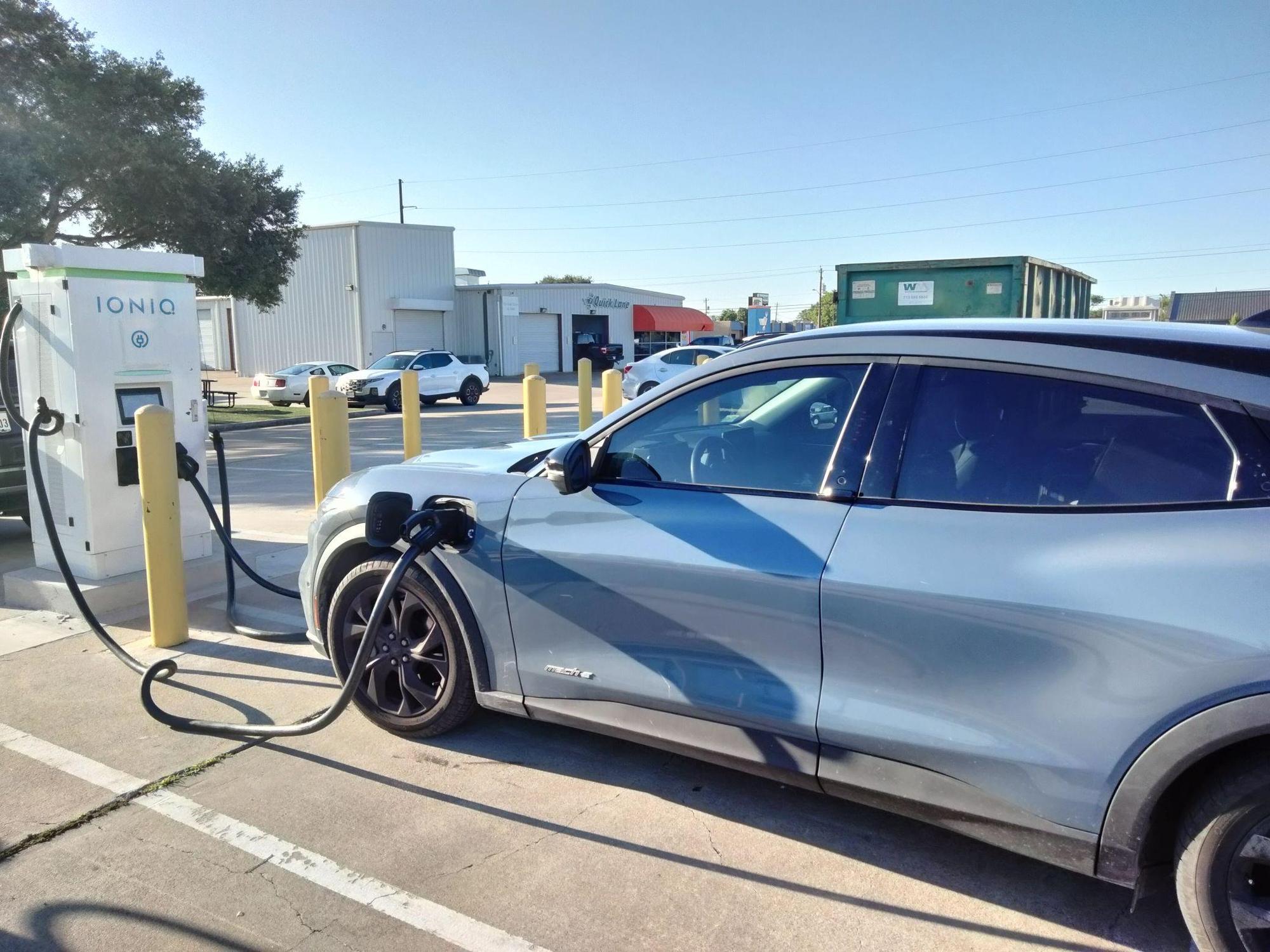 Mac Haik Ford (1) | Victoria, TX | EV Station