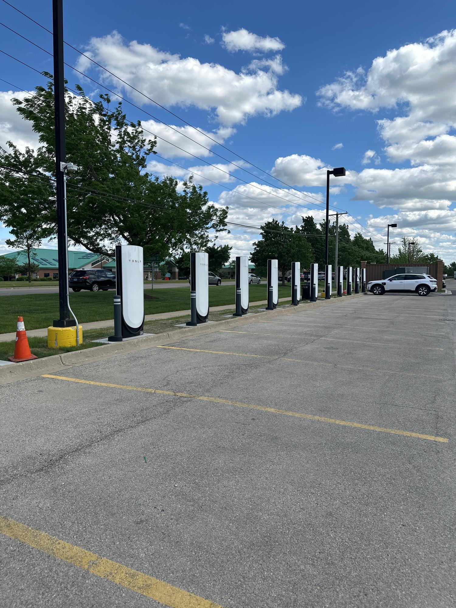 Naperville Crossings - Massage Envy | Naperville, IL | EV Station