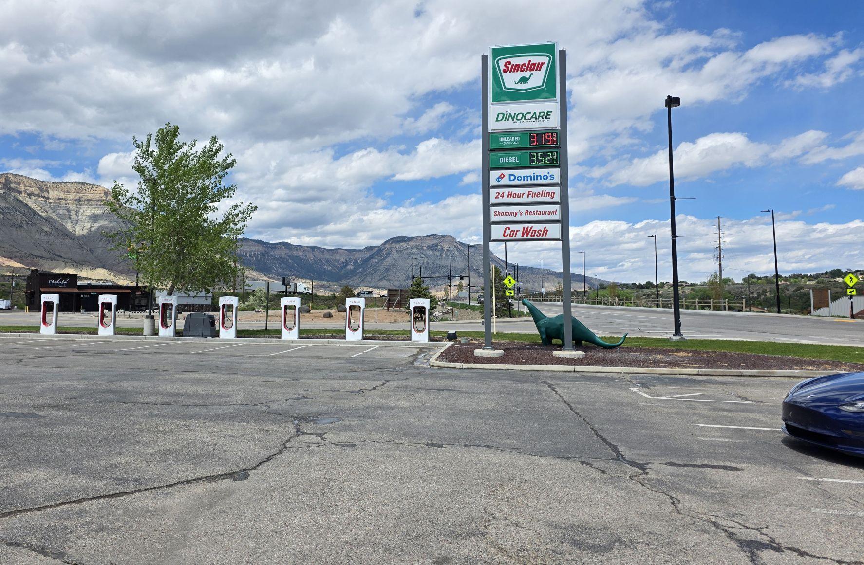 Grub & Scrub | Parachute, CO | EV Station