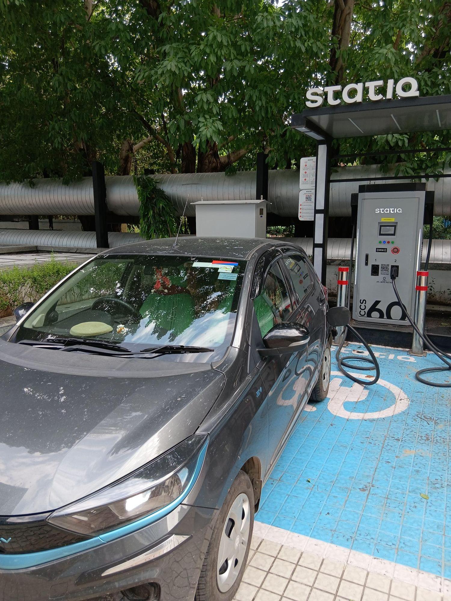 Statiq- DLF INFINITY TOWER | Gurugram, HR | EV Station