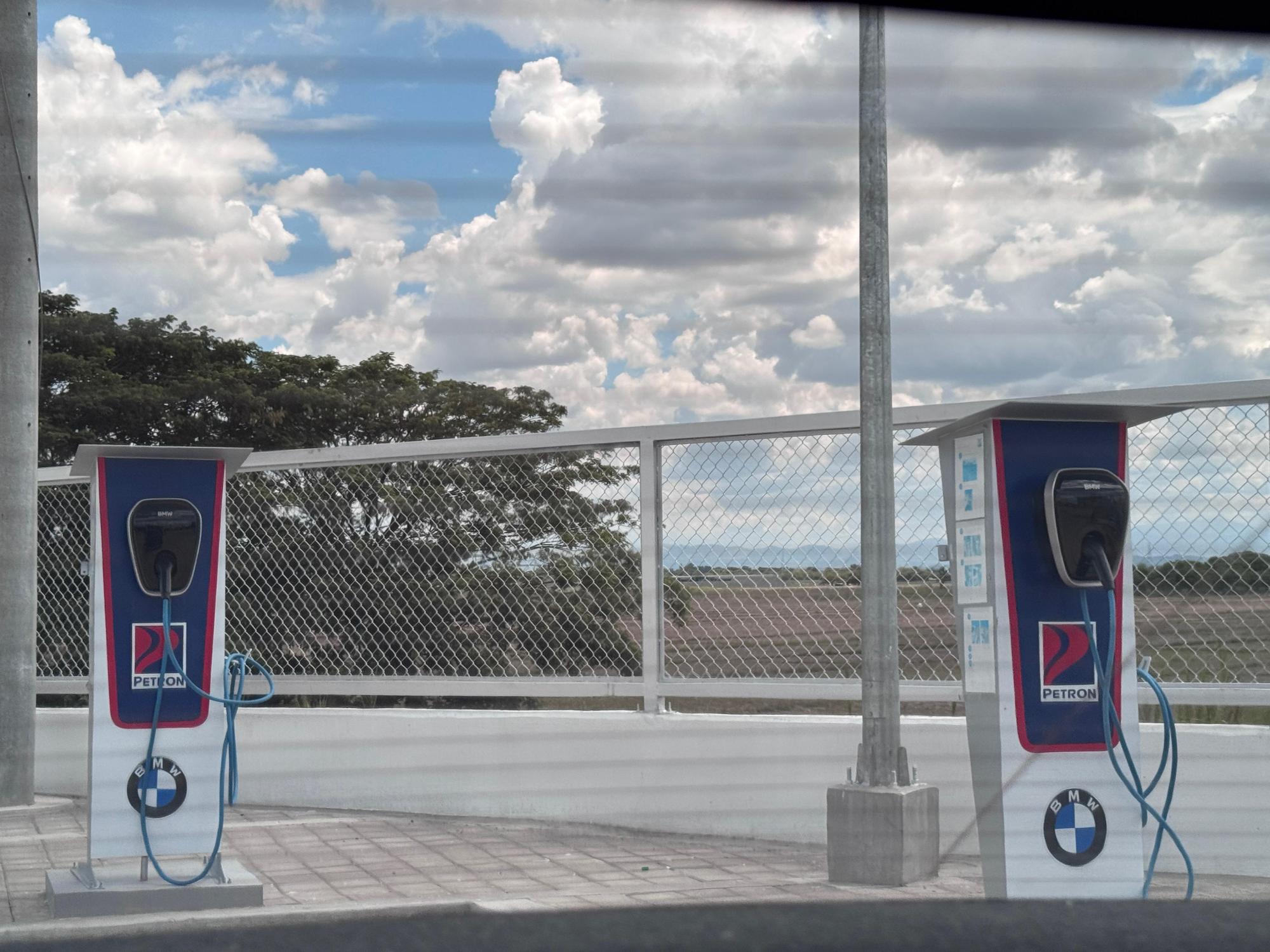 Petron TPLEX KM134 - Southbound | Victoria, Central Luzon | EV Station