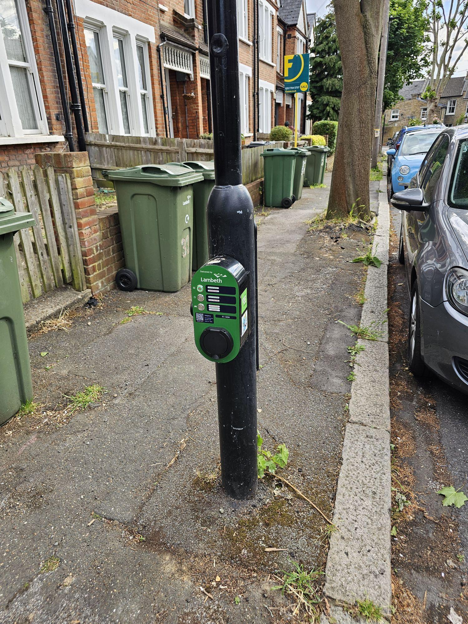 Oakbank Grove | 29 Oakbank Grove, London SE24 0AL, UK | EV Station