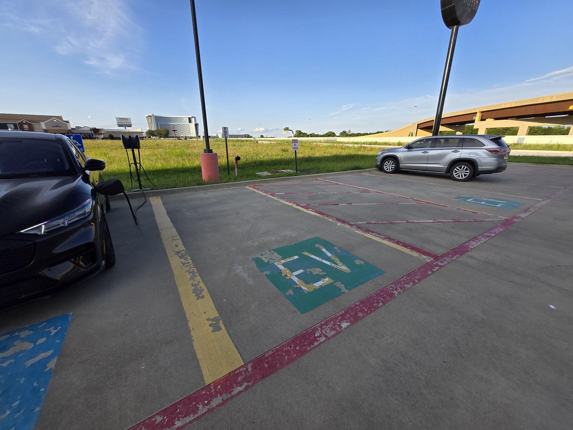 Hy-Lo Hotel | Calera, OK | EV Station