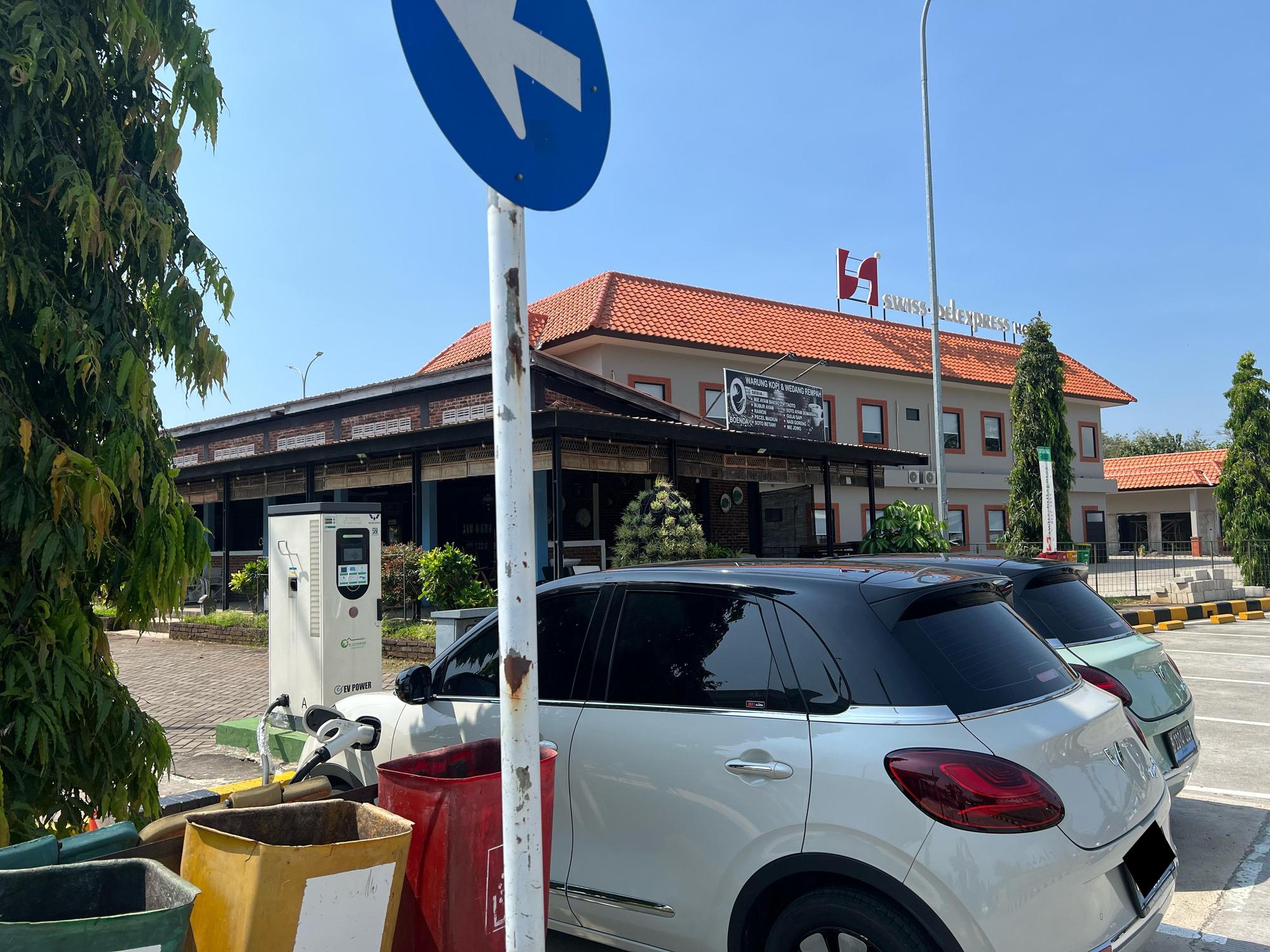 SPKLU Rest Area KM 379A (Arah Timur) | Jl. Tol Semarang - Batang No ...