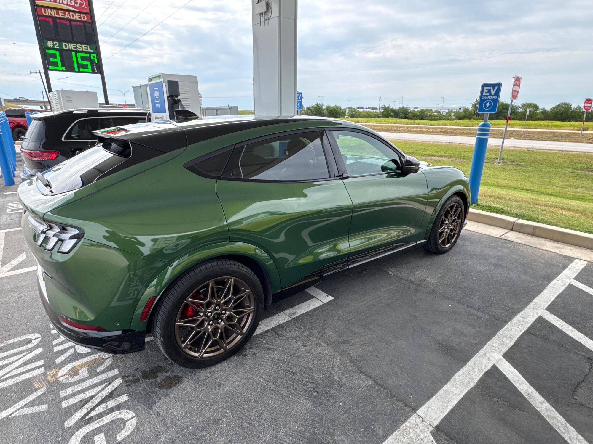 Flying J Travel Center | George West, TX | EV Station