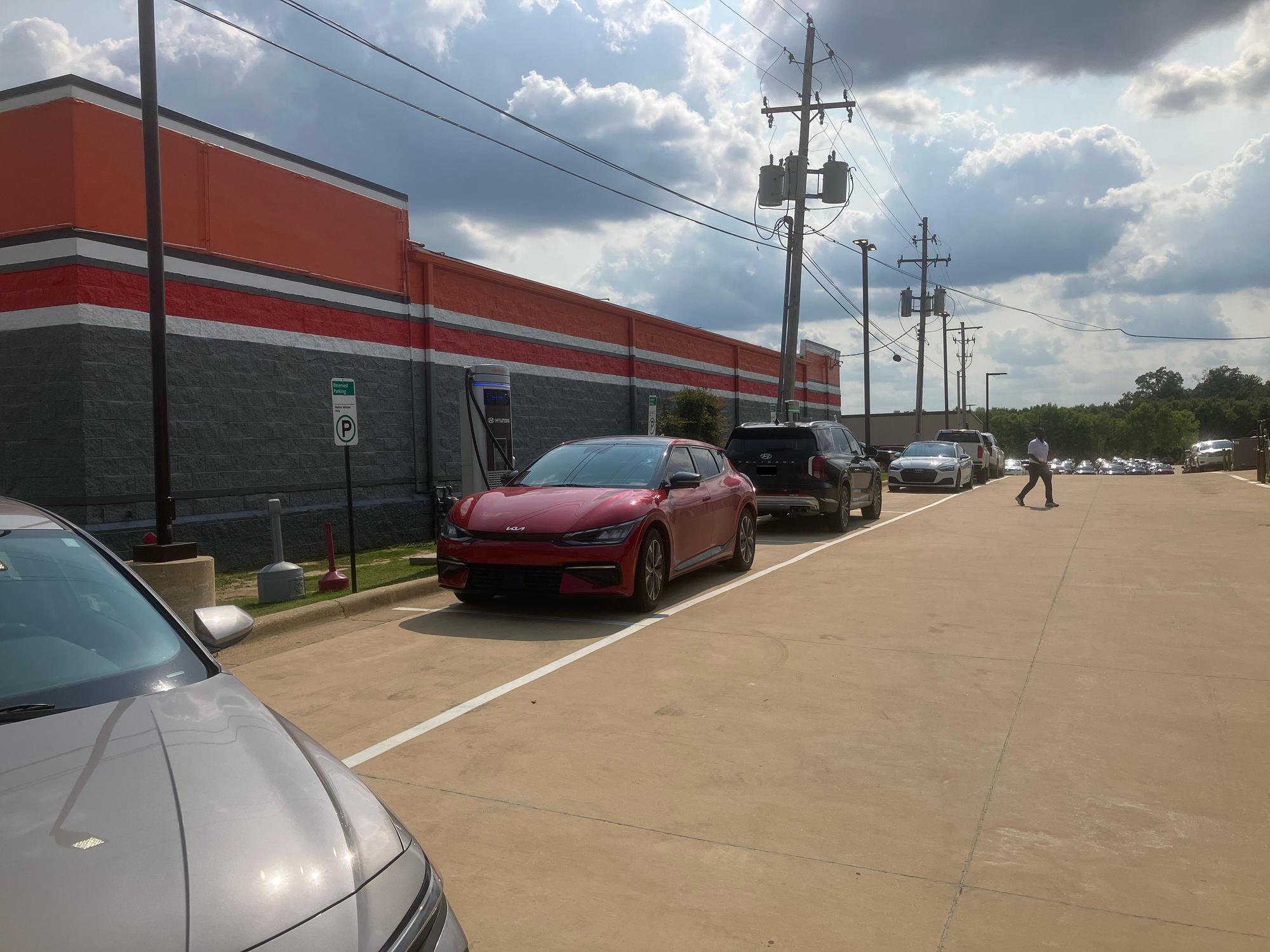 Barnes Crossing Hyundai | Tupelo, MS | EV Station