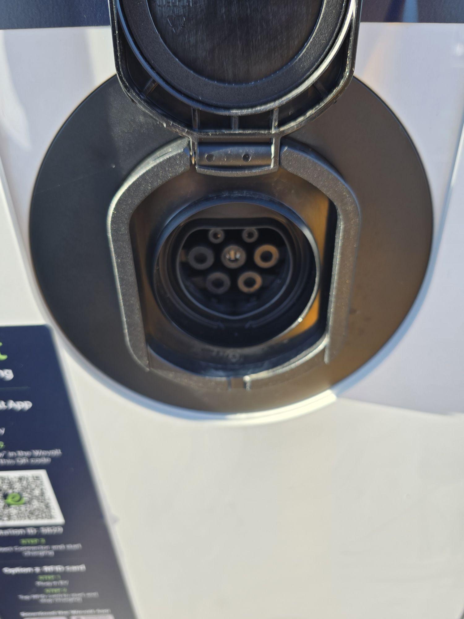 Nicholson Road Train Station Carpark | Canning Vale, WA | EV Station