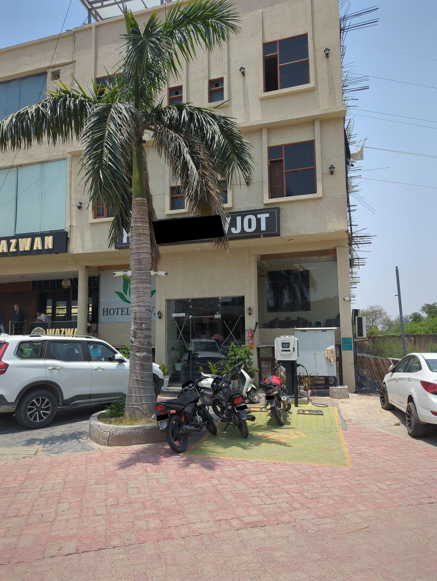 Adani Fast Charger 30kw At Hotel Shivjot | Kharar, PB | EV Station