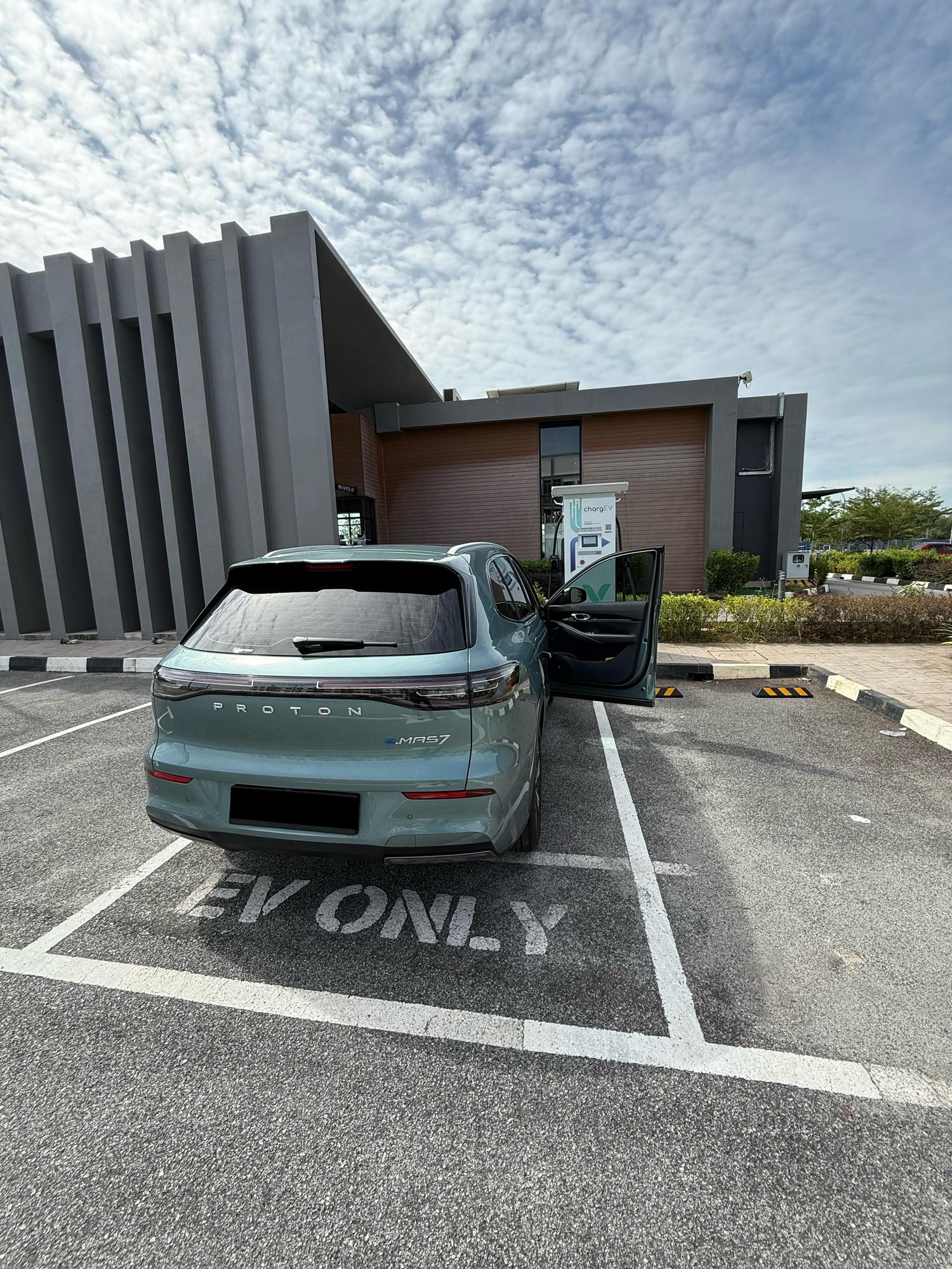 Starbucks Changlun DT | Changlun, Kedah | EV Station