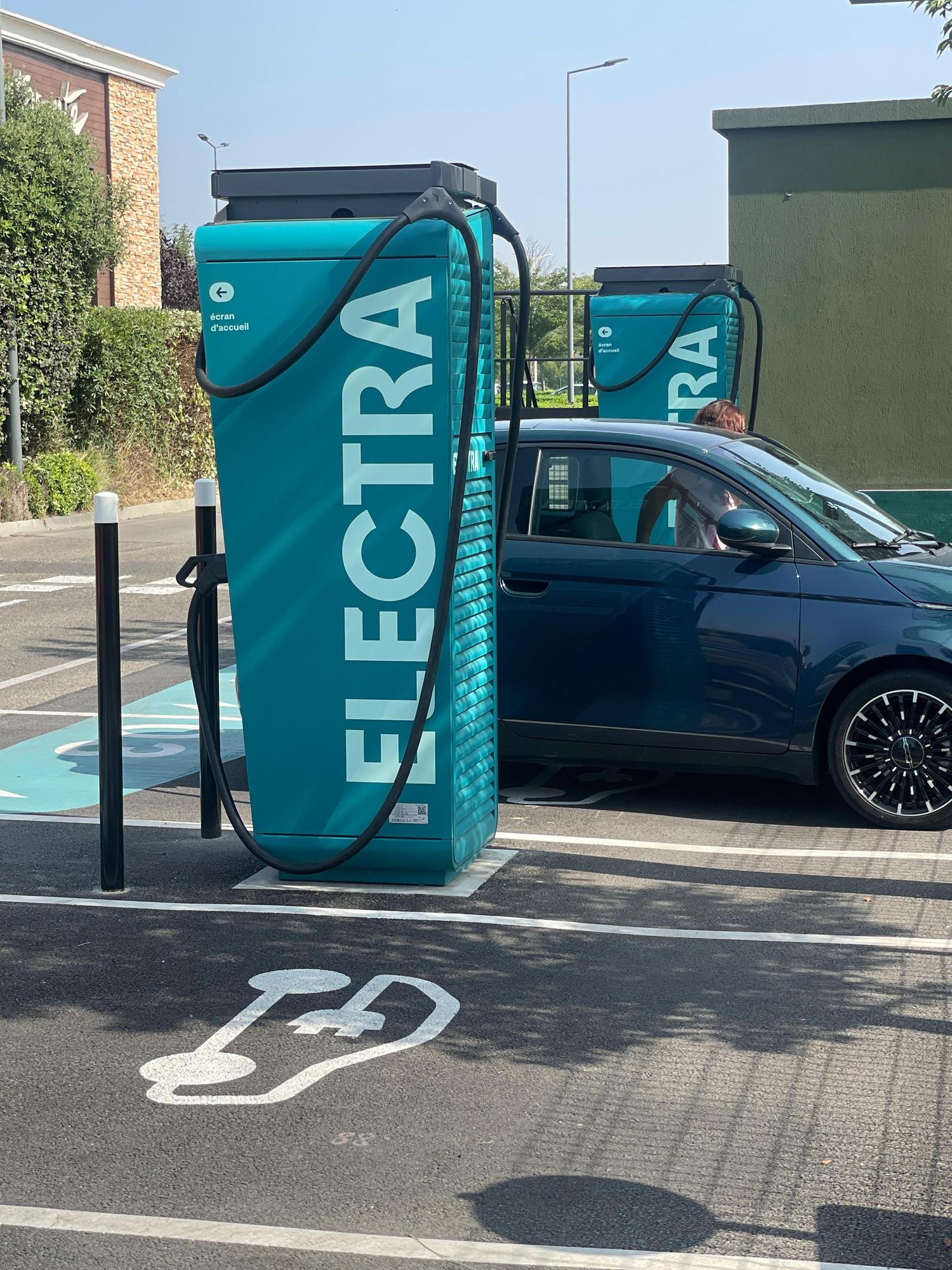 Family Village Costières Sud | Nîmes, Occitanie | EV Station