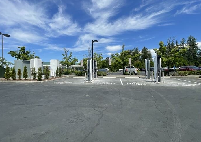 Fred Meyer (2) | Sandy, OR | EV Station