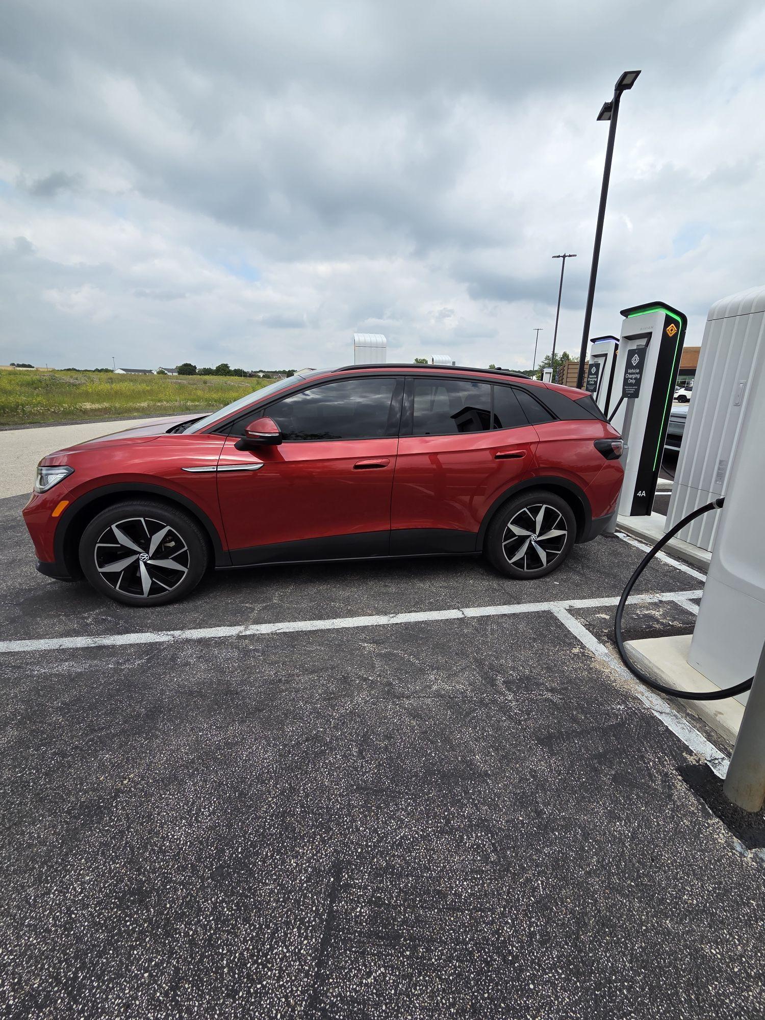 Schnucks (Rivian) | Normal, IL | EV Station
